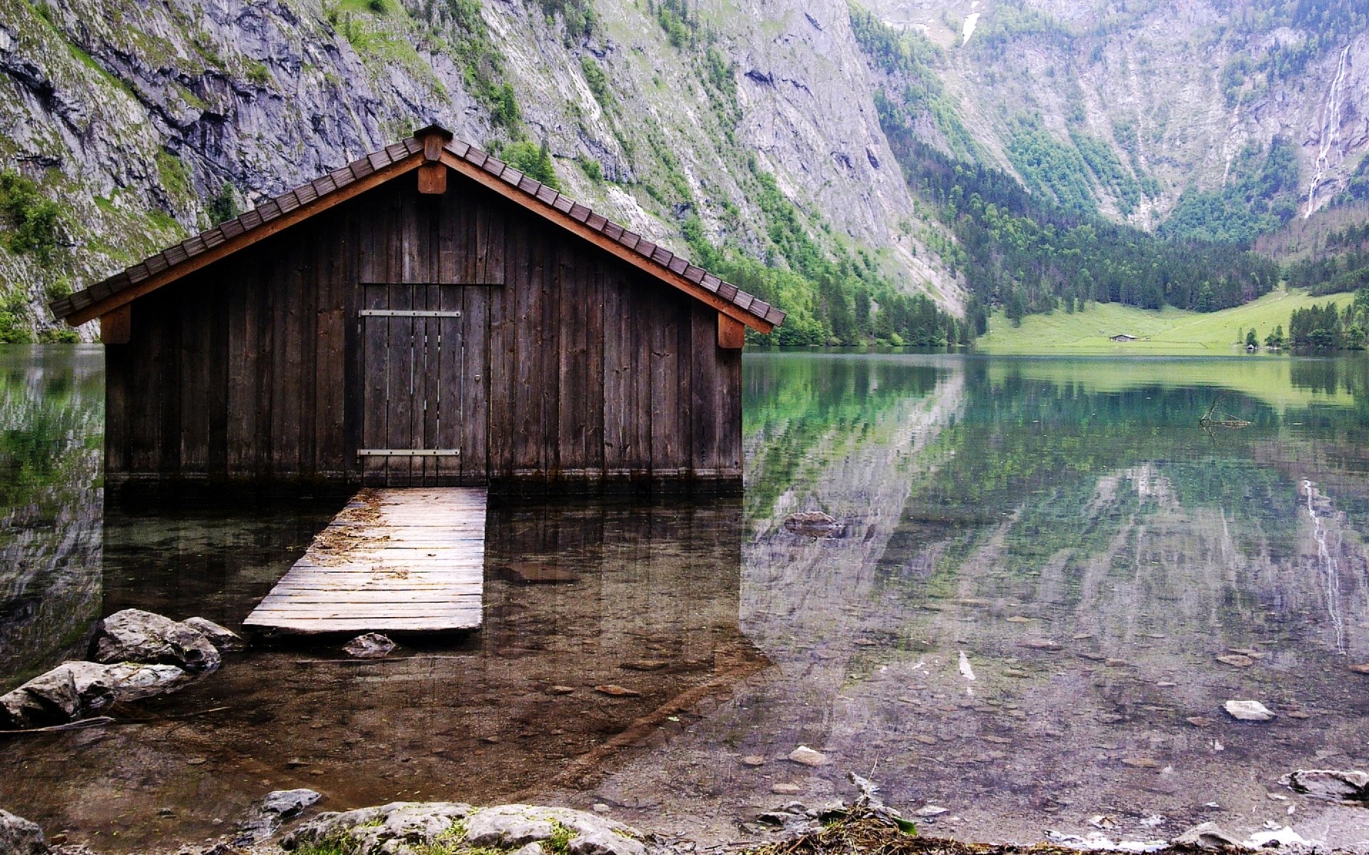 Man Made Cabin HD Wallpaper