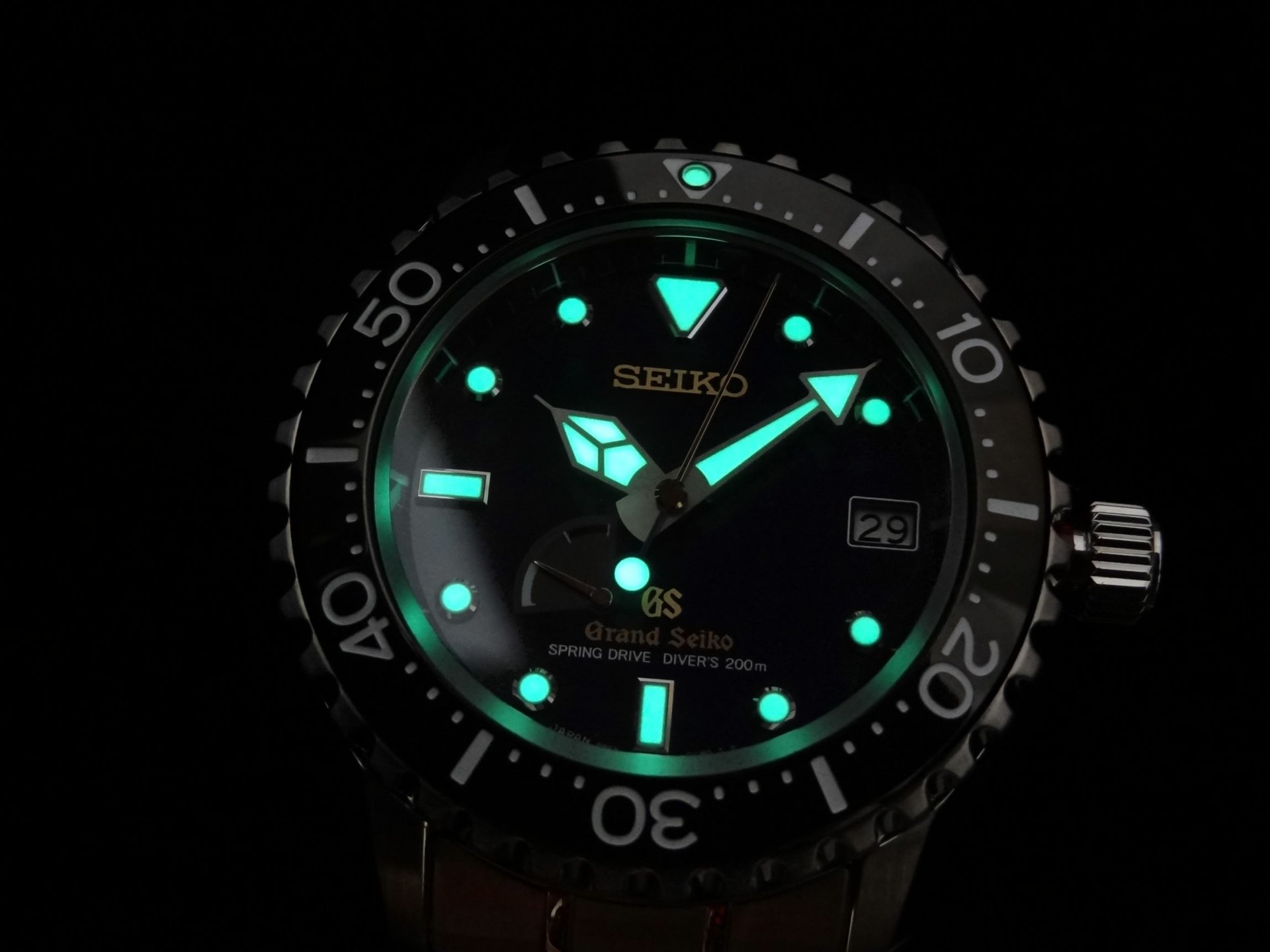 Download Man Made Watch HD Wallpaper | 2300x1725 | Wallpaper Abyss