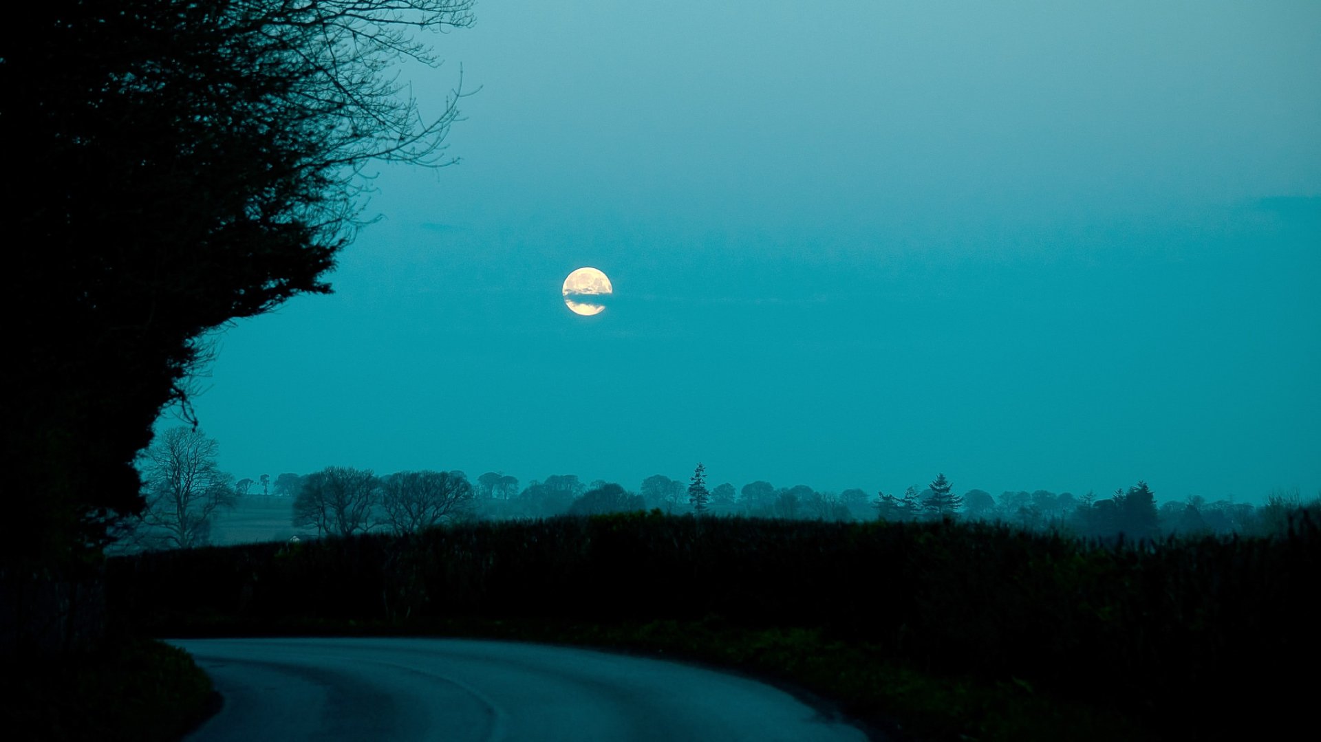 Download Nature Moon HD Wallpaper | 2048x1151 | Wallpaper Abyss