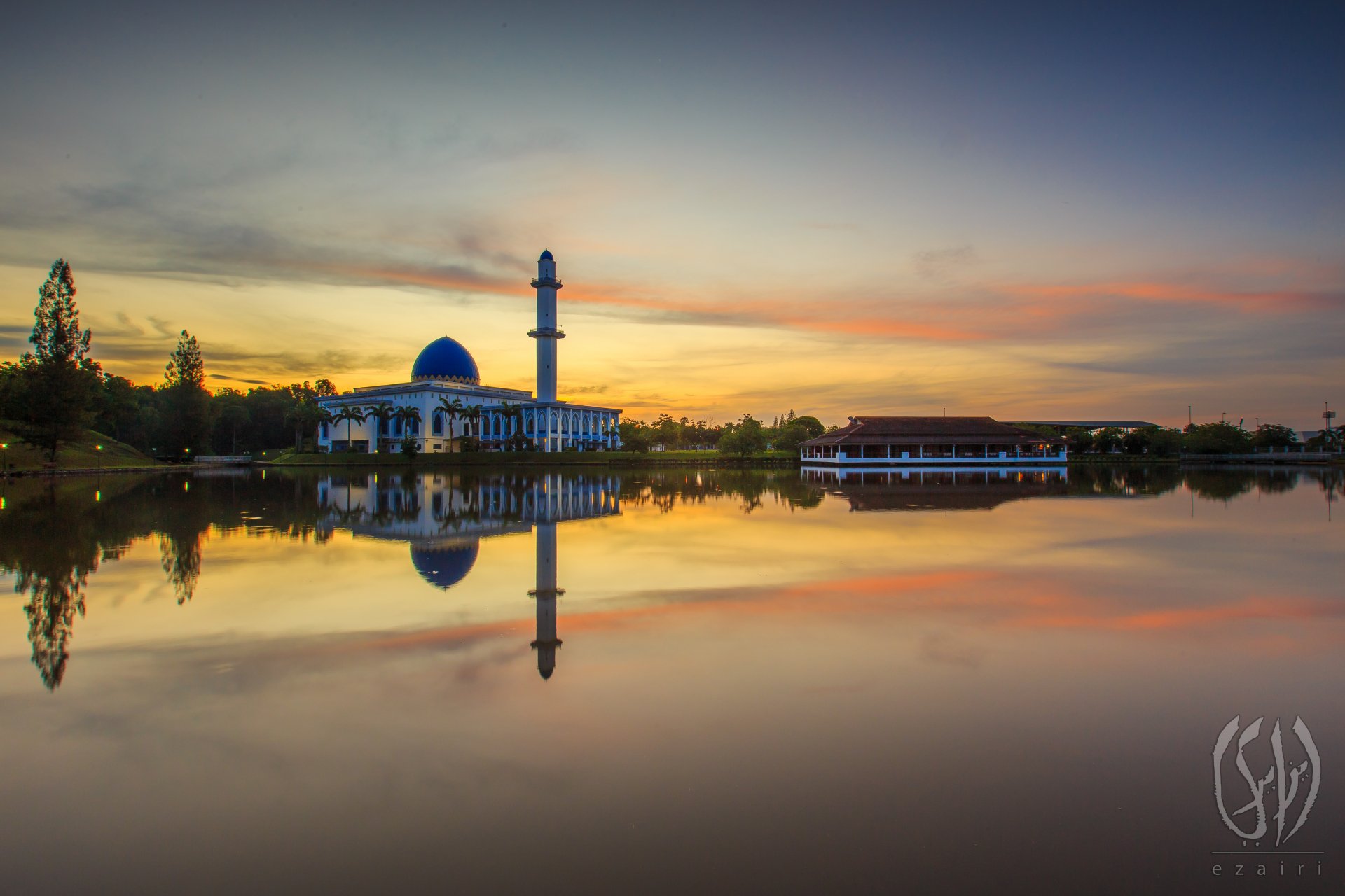4K Ultra HD: Serene Malaysian Mosque at Sunrise Reflection | 5472x3648 ...