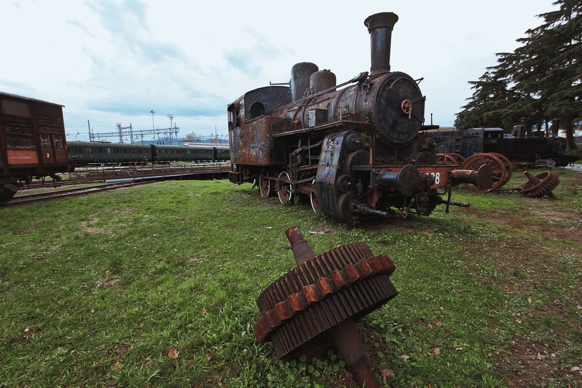 Download Wreck Railroad Italy Vehicle Train 4k Ultra HD Wallpaper ...