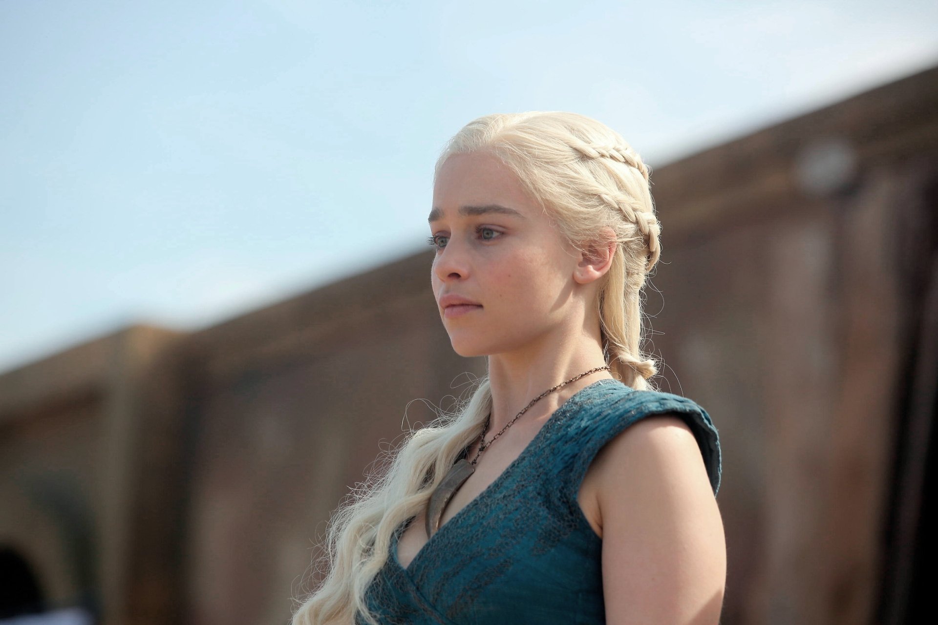 Daenerys Targaryen HD Wallpaper – Emilia Clarke in Game of Thrones