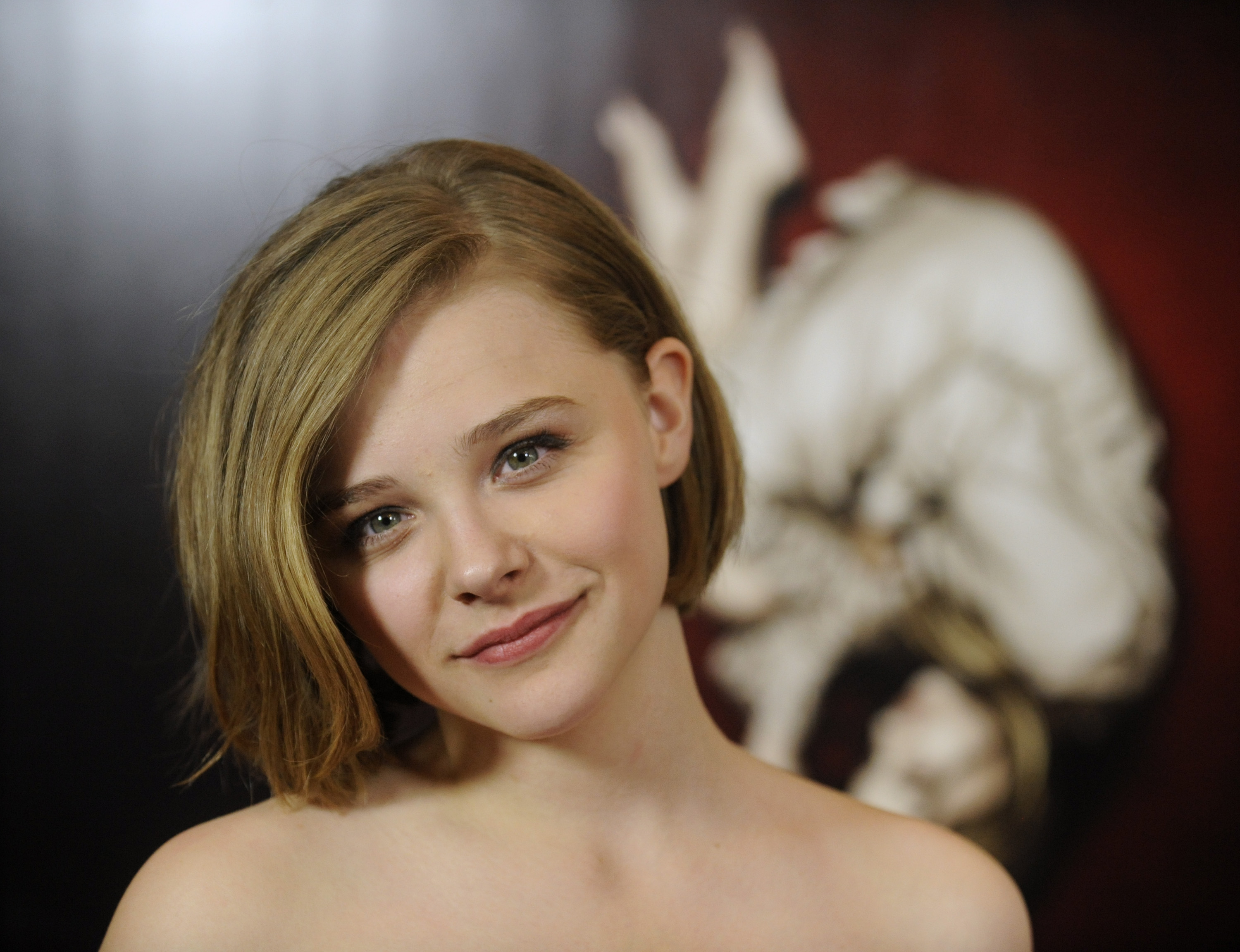 Chloë Grace Moretz: Stunning HD Wallpaper