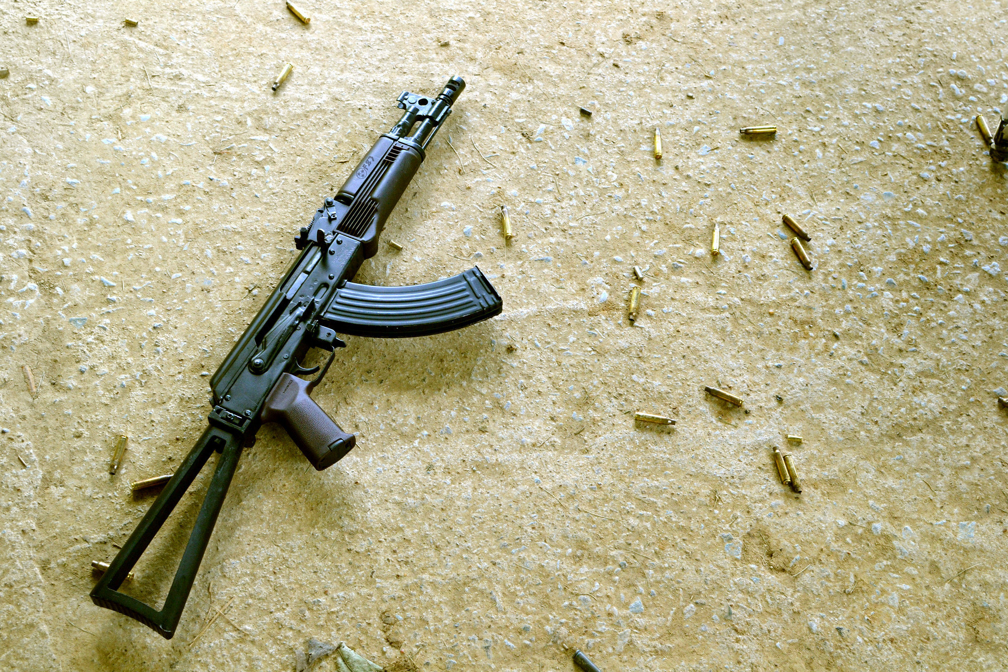Download Man Made AK 47 HD Wallpaper
