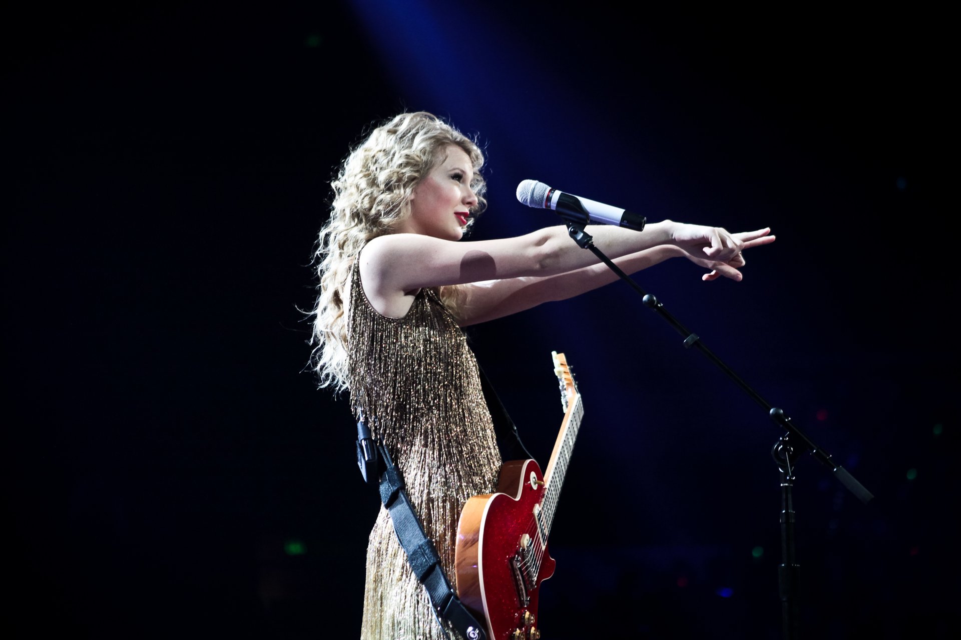 Taylor Swift Live: HD Music Performance Wallpaper