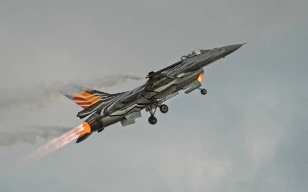 HD Wallpaper: General Dynamics F-16 Fighting Falcon Front View