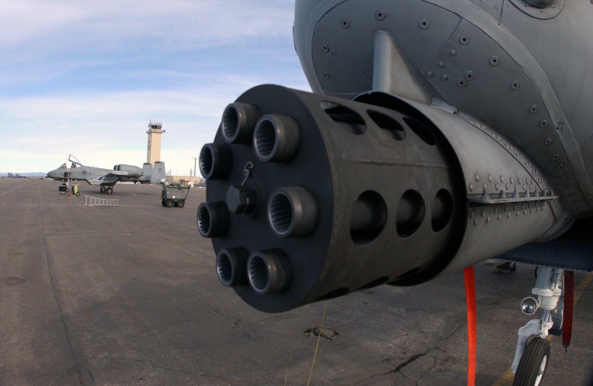 A-10 Thunderbolt II Warthog — GAU-8 Cannon Close-Up HD Wallpaper ...