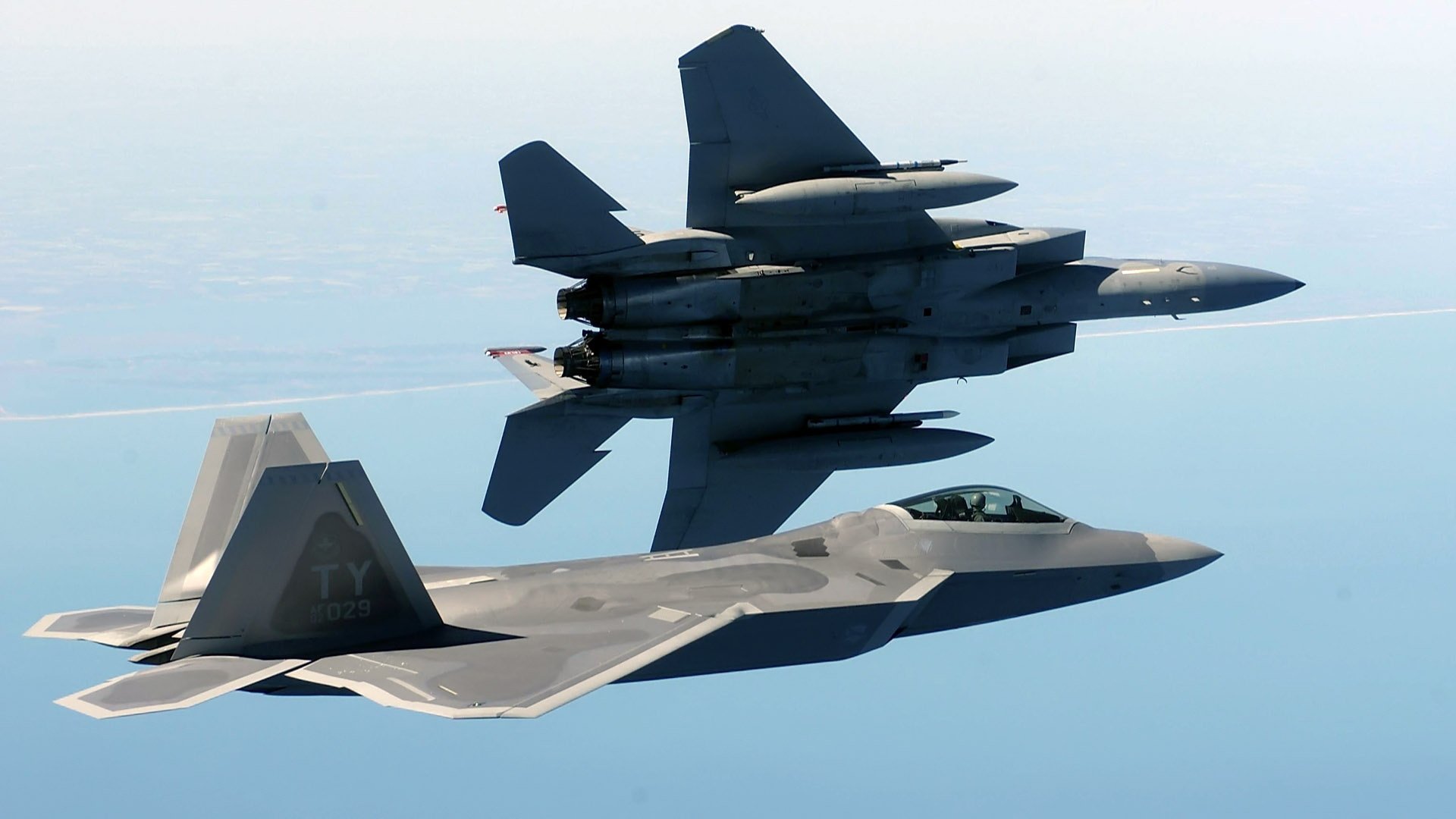 Lockheed Martin F-22 Raptor: High-Def Military Jet Fighter in Flight