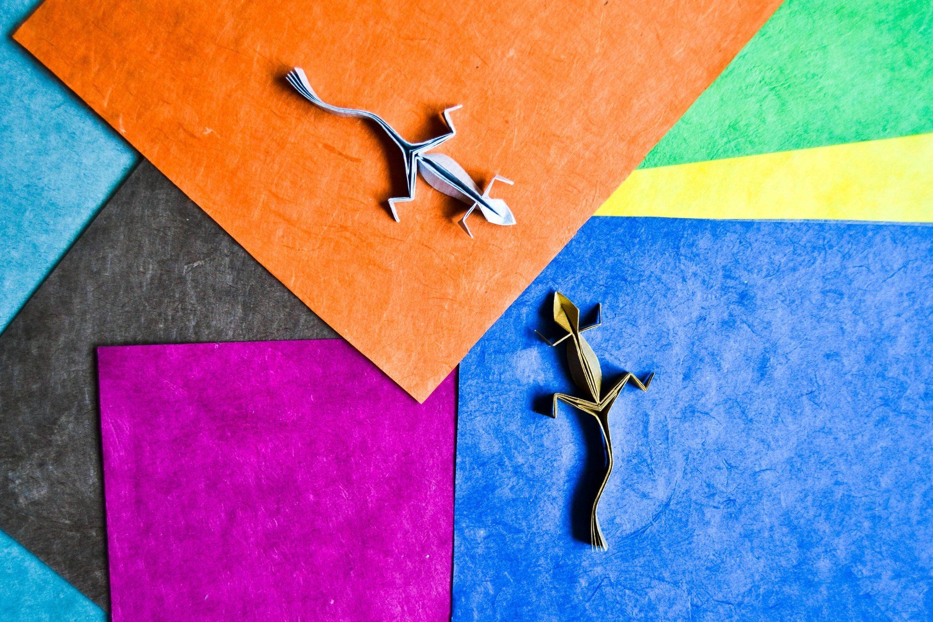 Man-Made Origami Lizards — 4K Ultra HD Colorblock Wallpaper
