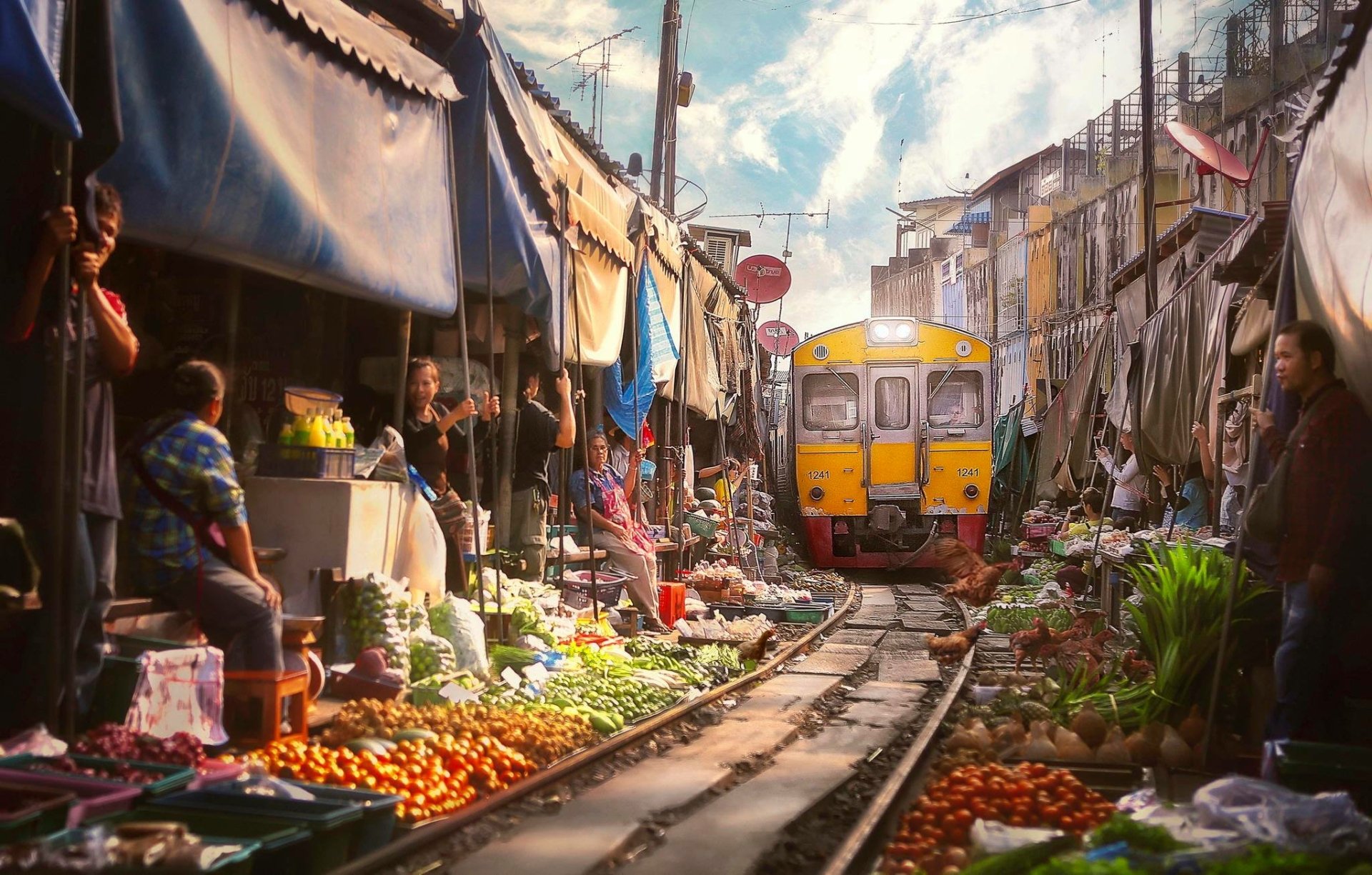 Vibrant Market Train Passage – HD Vehicle Wallpaper | 2048x1307 ...