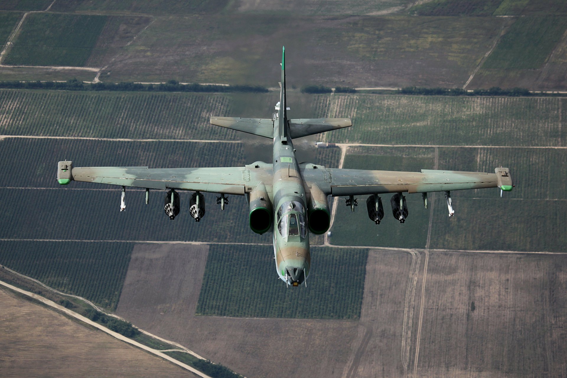 Sukhoi Su-25: Striking Military Aircraft HD Wallpaper