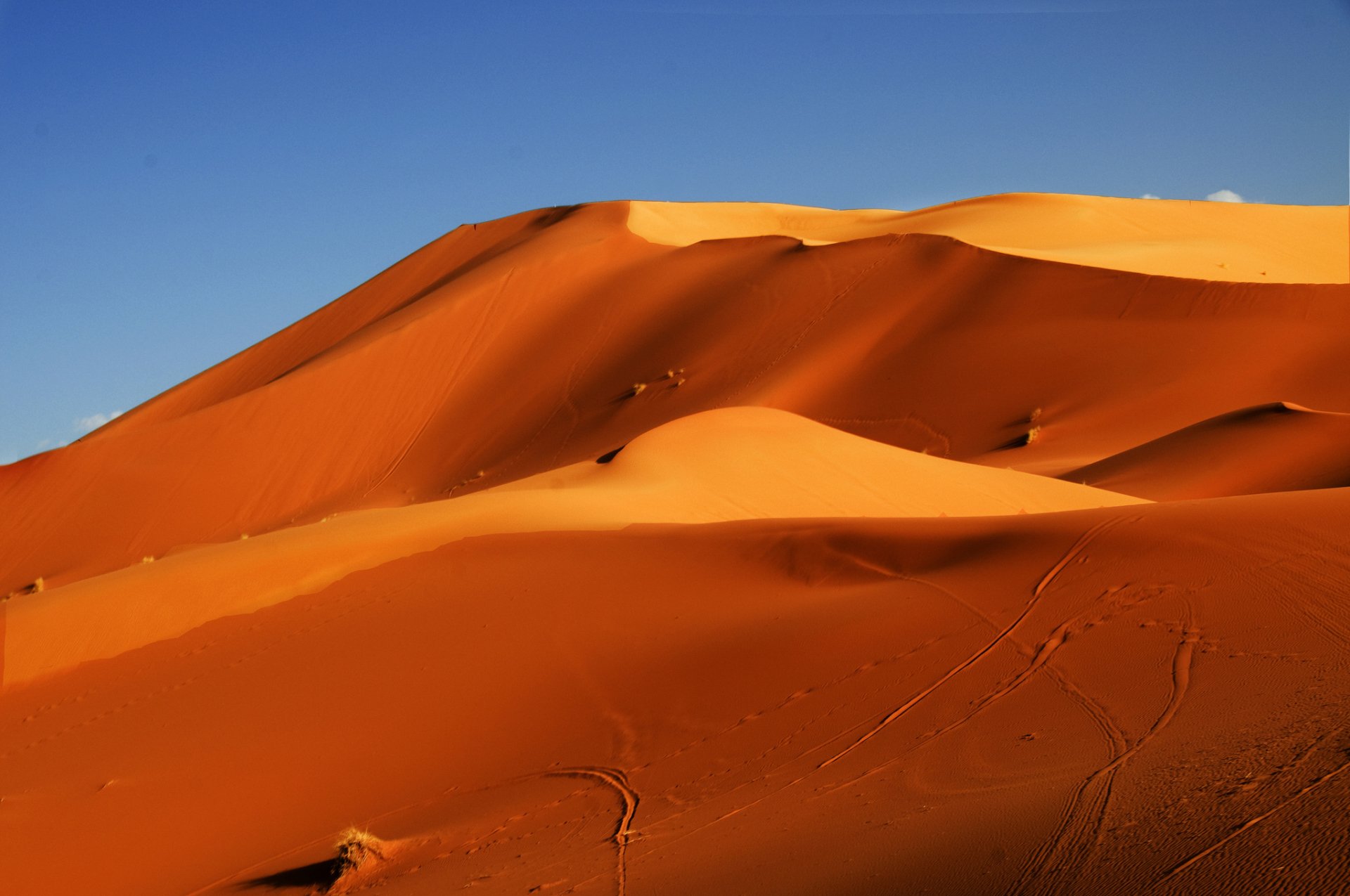 Stunning HD Desert Sand Dunes: Nature’s Majestic Canvas | 2048x1360 ...