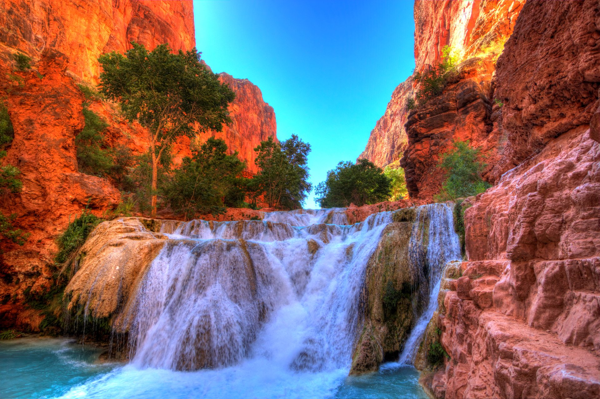 Grand Canyon Waterfall Wonder – Stunning 4K Ultra HD Nature Escape