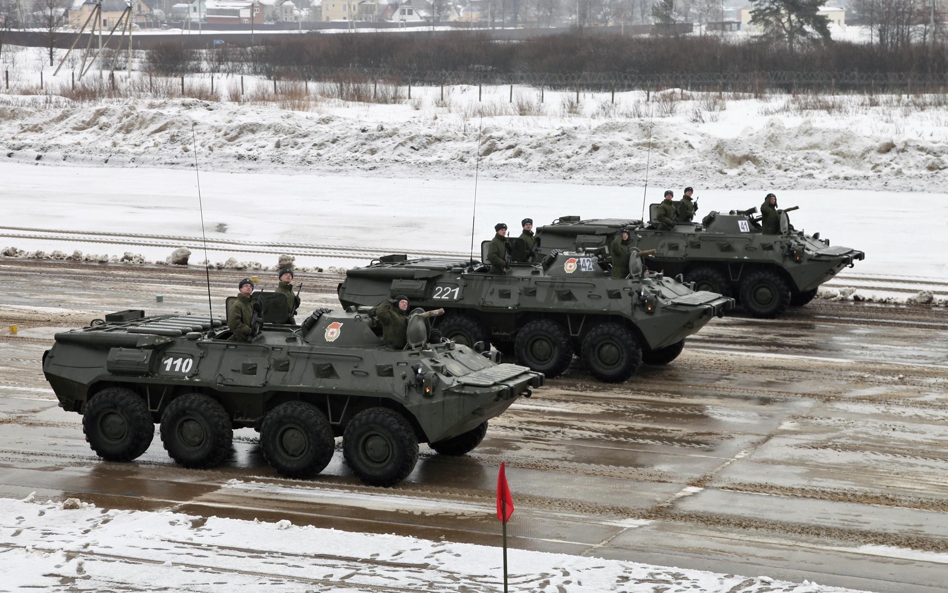 Download Military BTR-80 Wallpaper