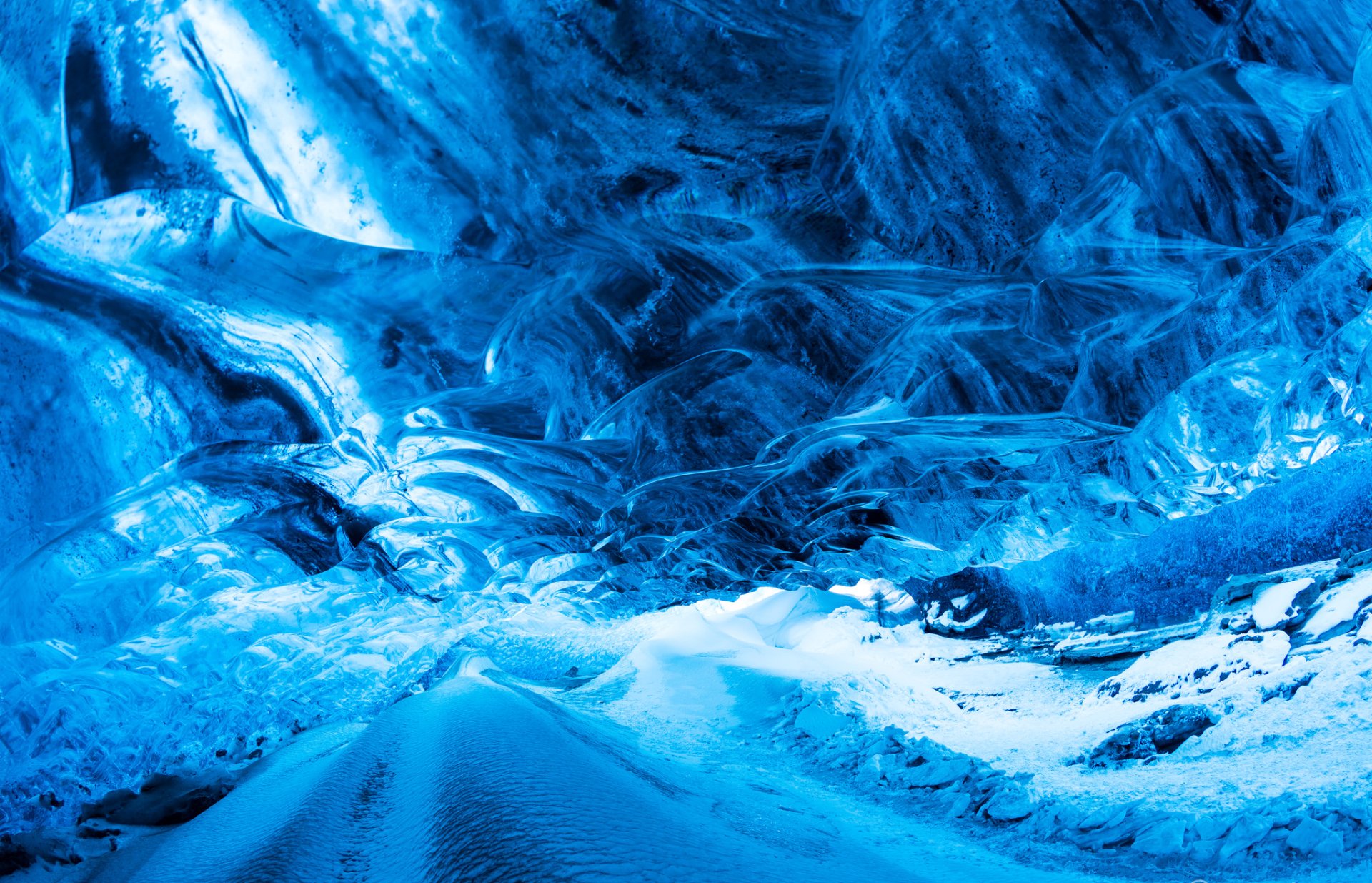Winter’s Blue Ice Realm: A Stunning HD Nature Wallpaper