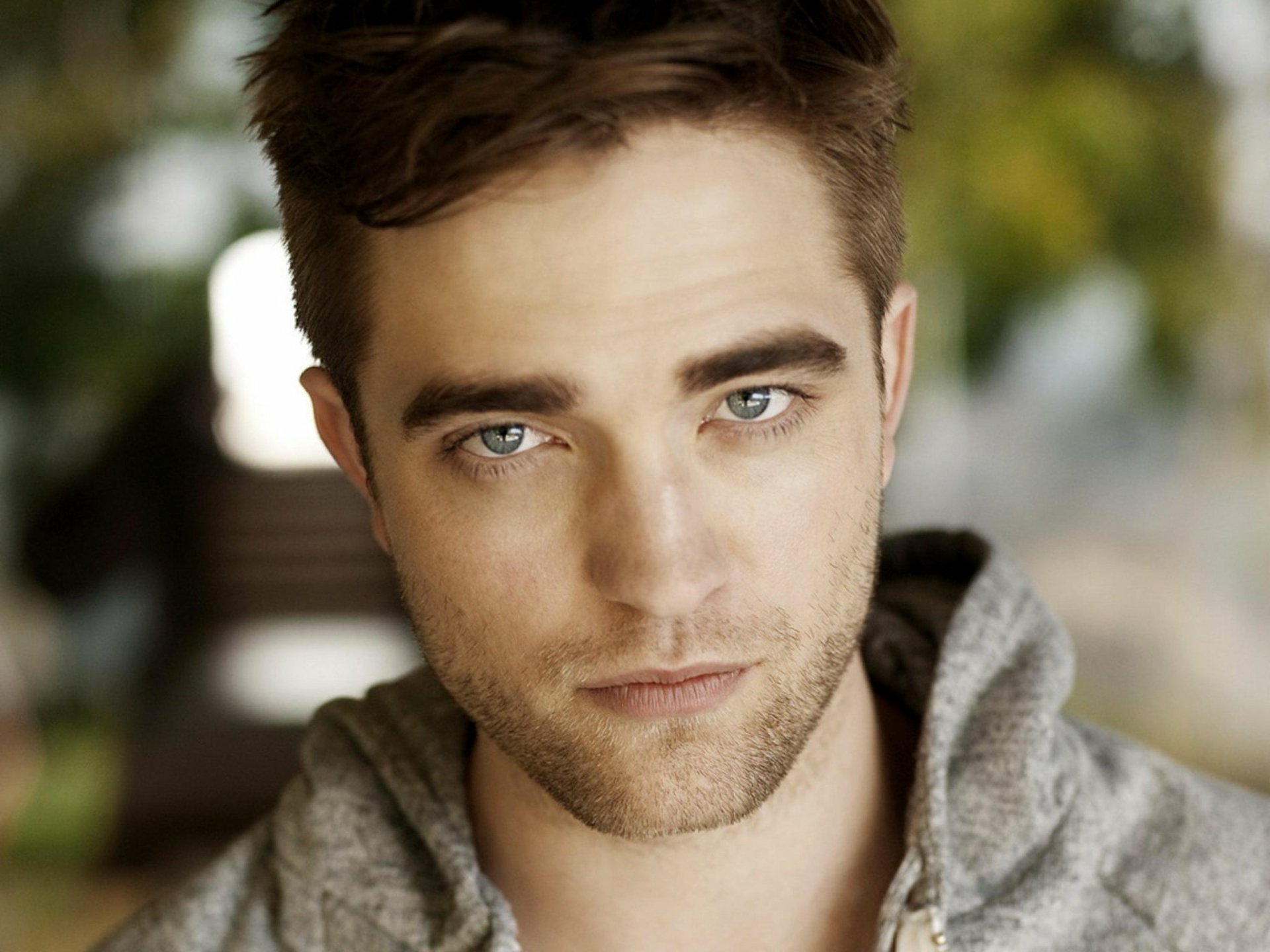 Stunning HD Wallpaper of Blue-Eyed English Actor Robert Pattinson ...
