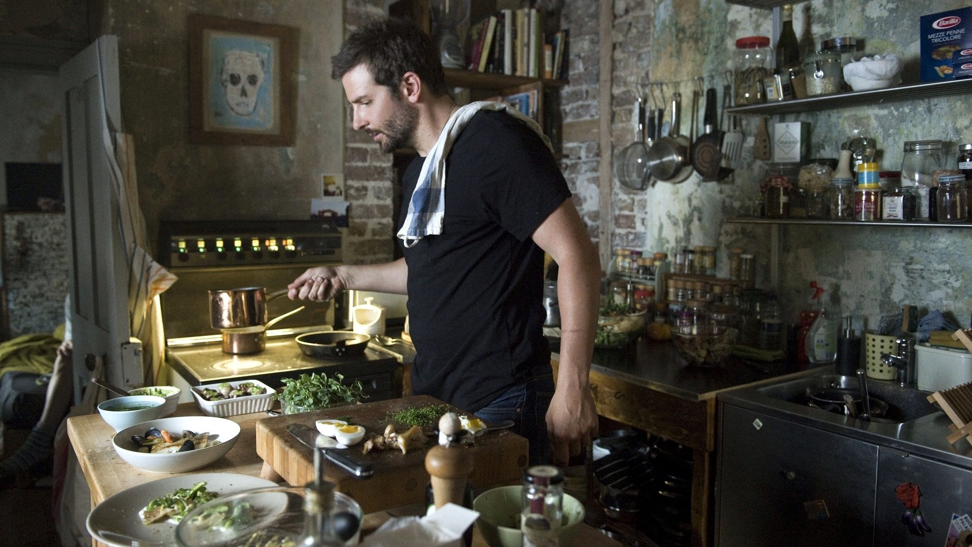 Download Bradley Cooper Movie Burnt HD Wallpaper