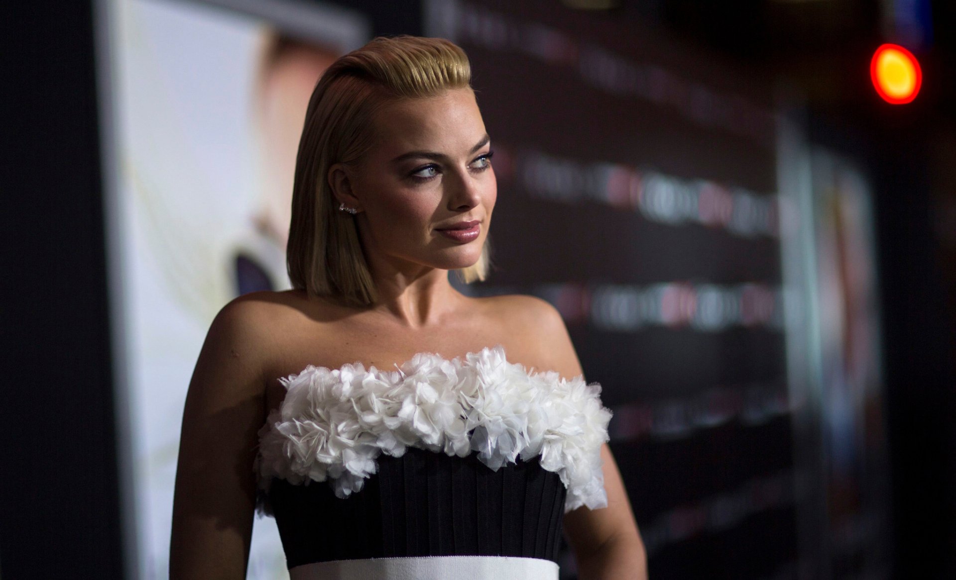 Margot Robbie: Stunning HD Wallpaper of the Blonde Australian Actress ...