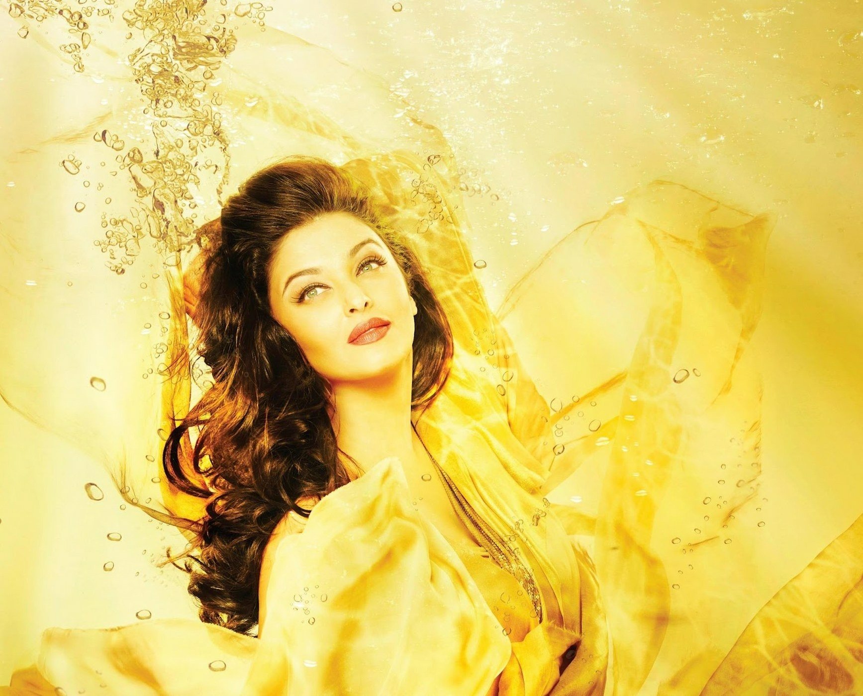 Aishwarya Rai Radiance: Stunning HD Celebrity Wallpaper | 1735x1400 ...