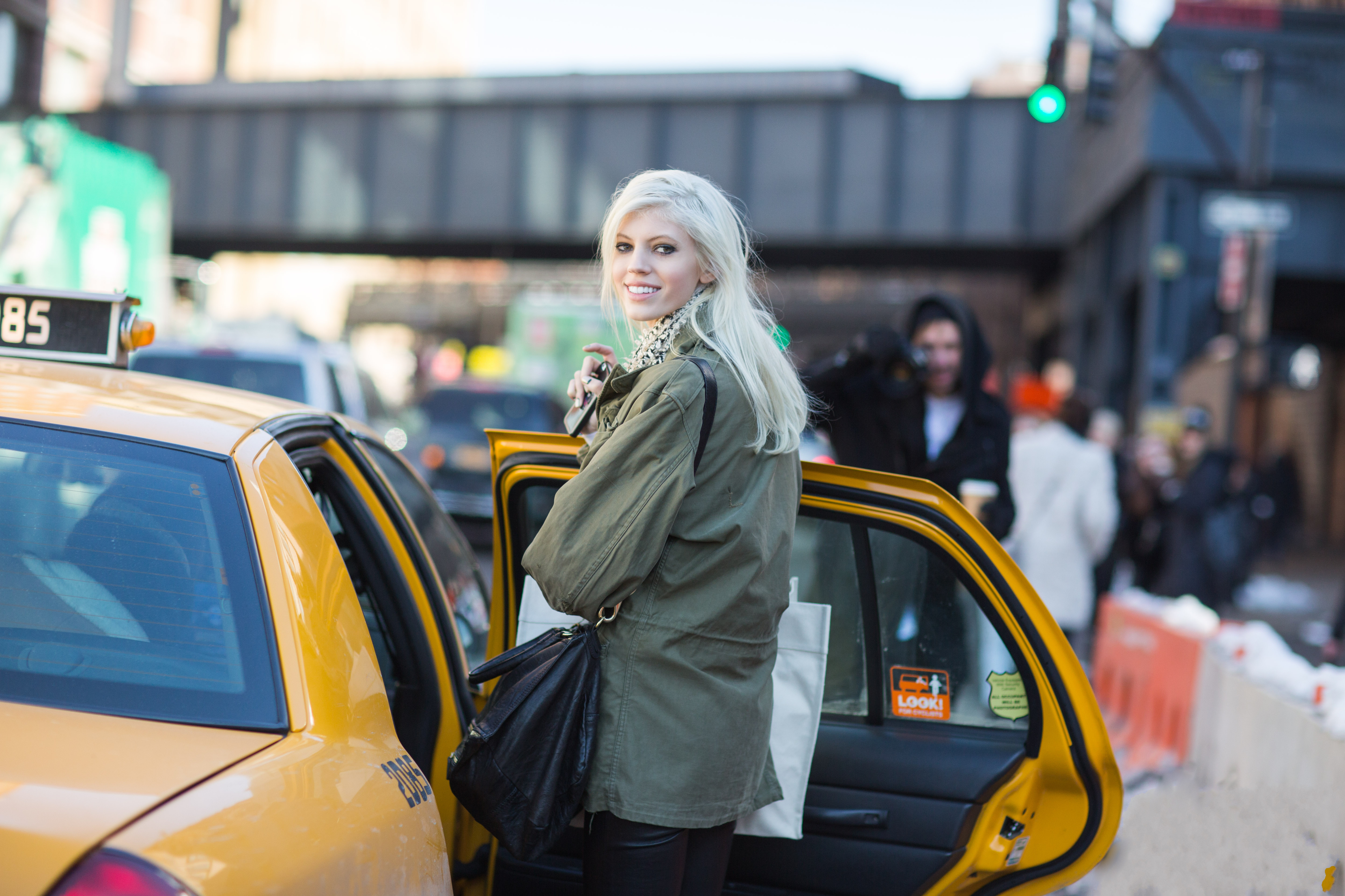 Download Smile Blonde Model American Celebrity Devon Windsor 4k Ultra ...