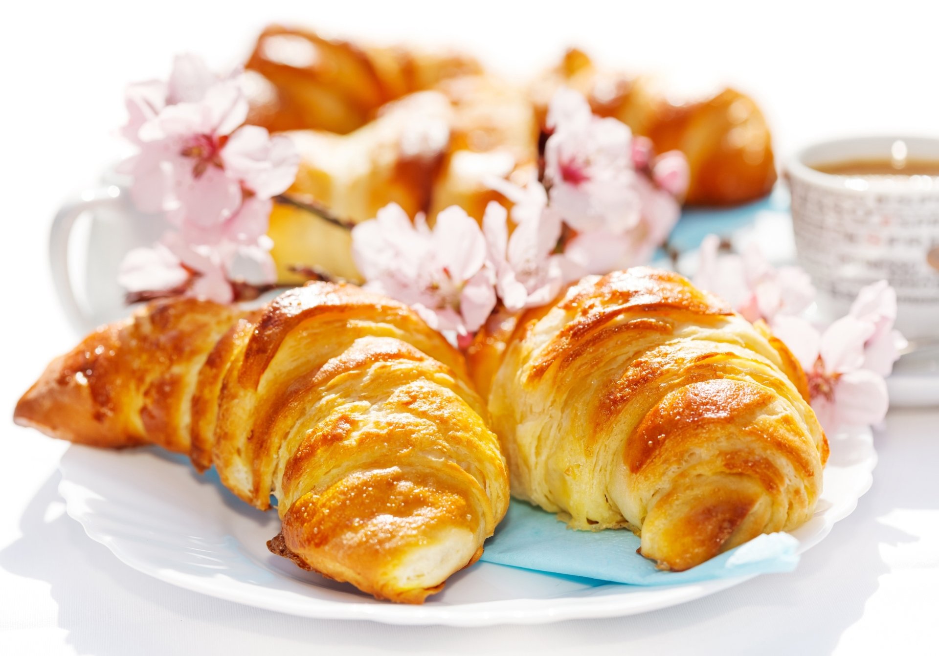 4K Ultra HD Breakfast Bliss: Golden Croissants & Morning Delights