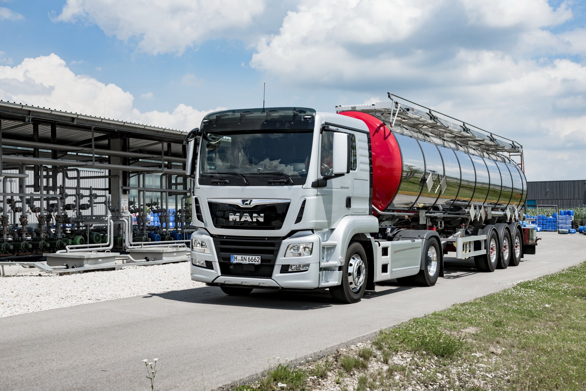 Download Vehicle Man 4k Ultra HD Wallpaper