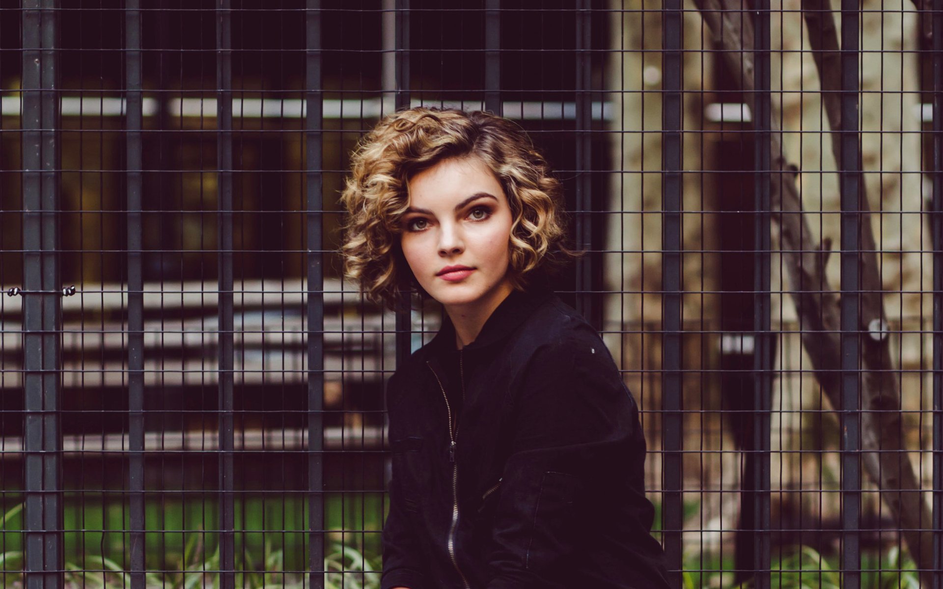 Camren Bicondova: Stunning Brunette with Hazel Eyes and Iconic Curls ...