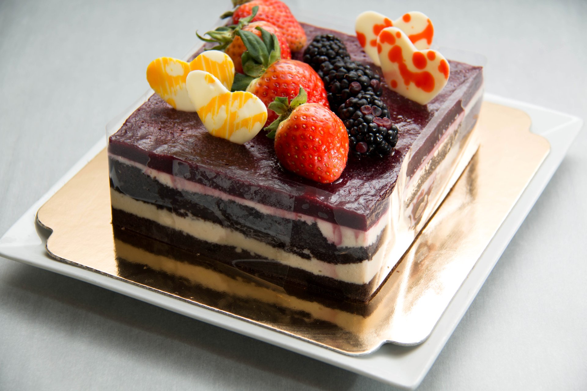 Decadent Berry Pastry Cake – 4K Ultra HD Dessert Delight | 5472x3648 ...