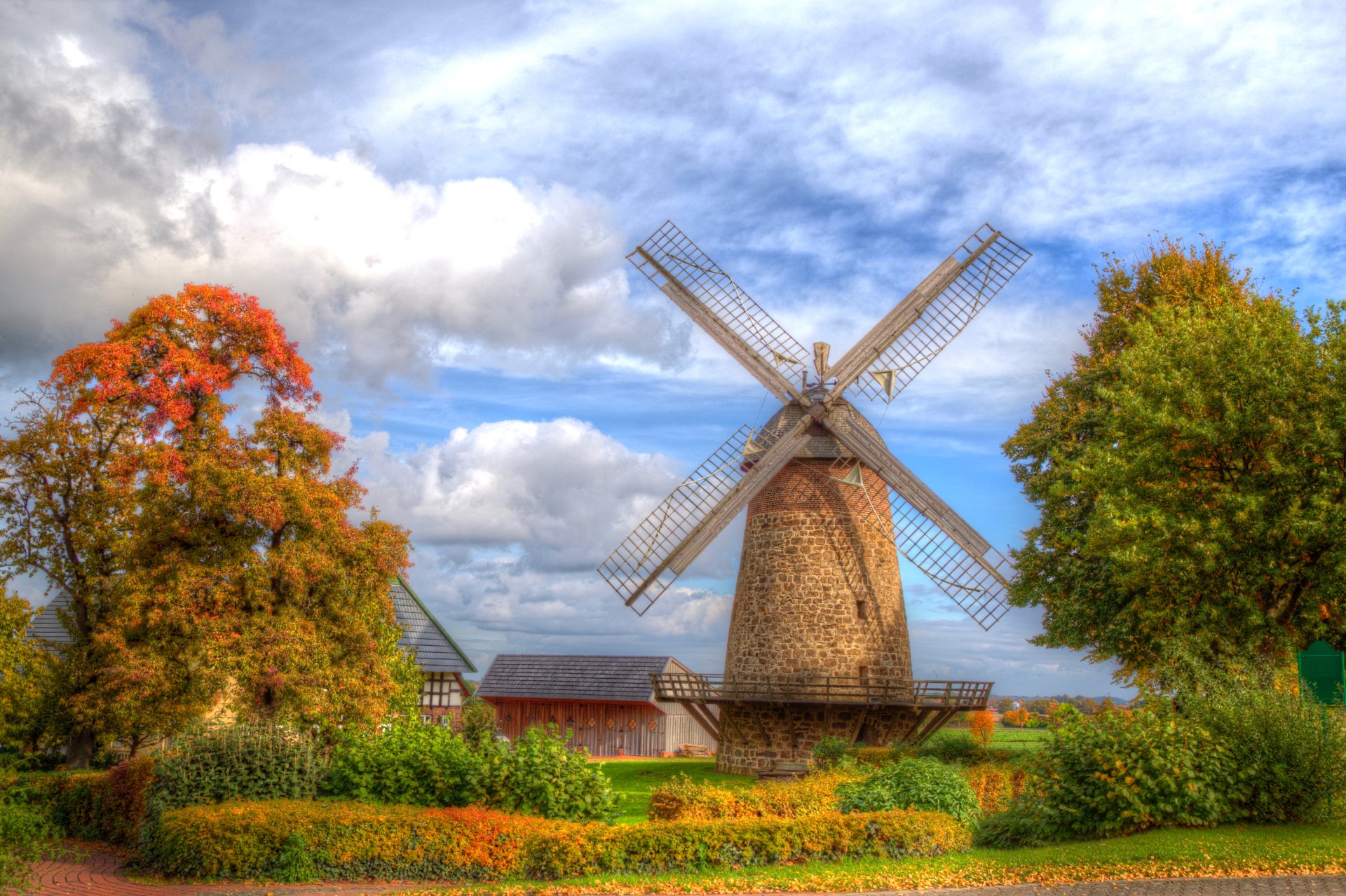 4K Ultra HD HDR Windmill in Germany’s Scenic Autumn Landscape