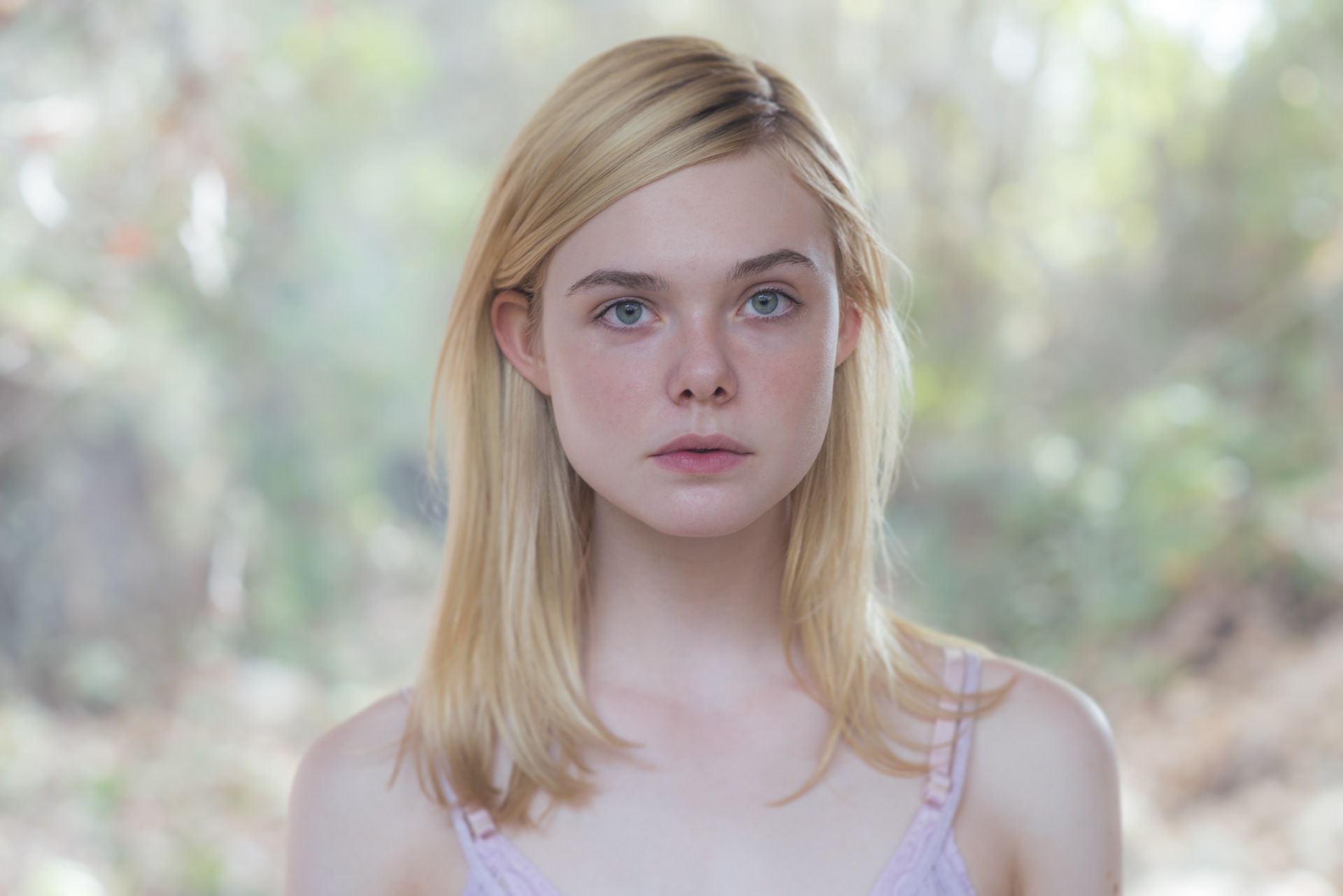 Elle Fanning Hd Wallpaper Captivating Celebrity Portrait