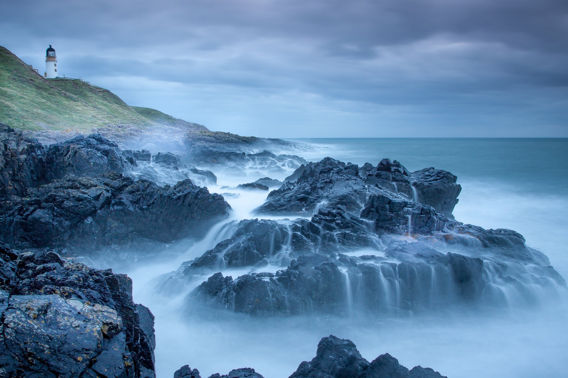 Ocean Horizon: Stunning 4K Ultra HD Lighthouse and Rocky Coastline ...