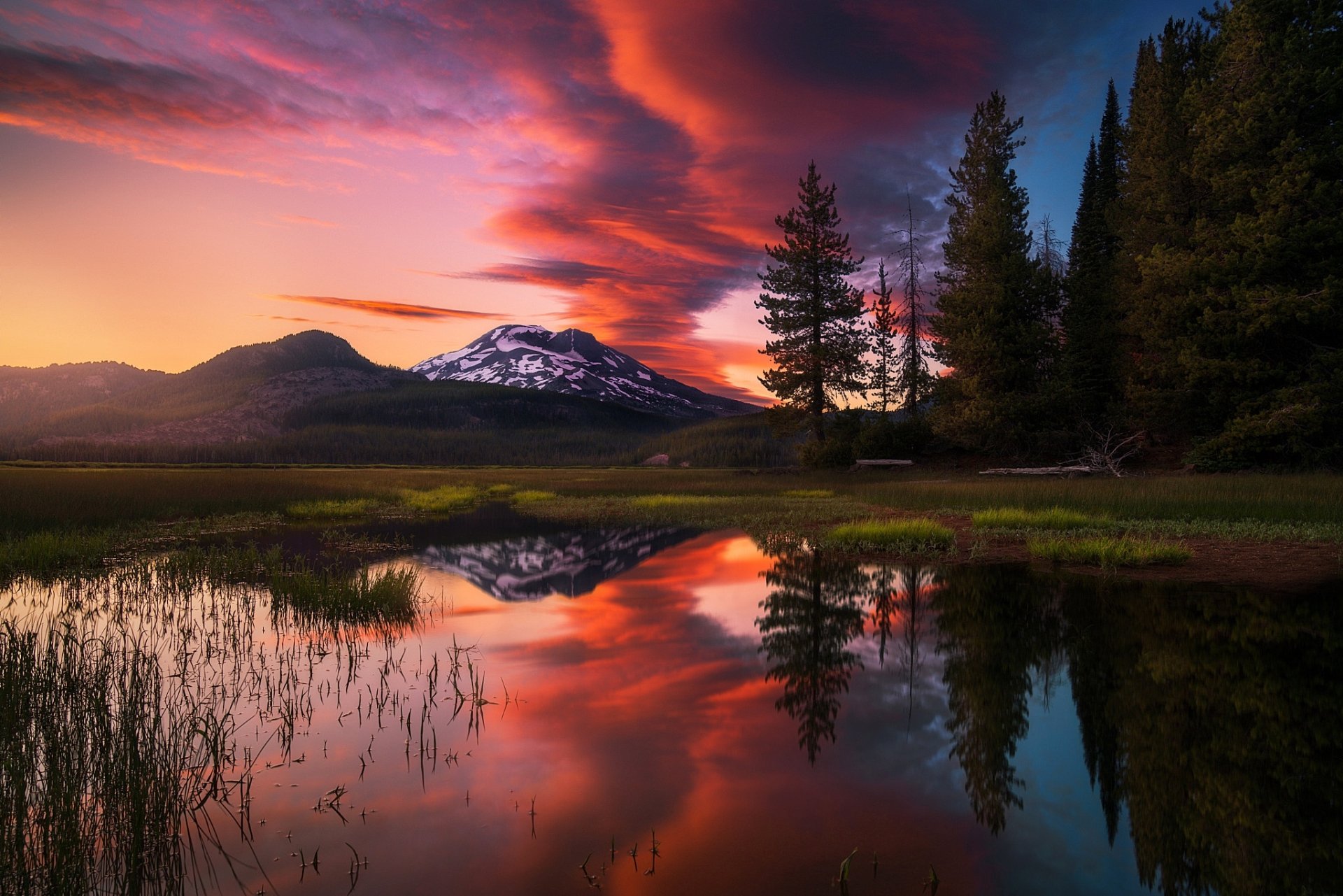 Majestic Mountain Reflection: Stunning Nature Landscape HD Wallpaper