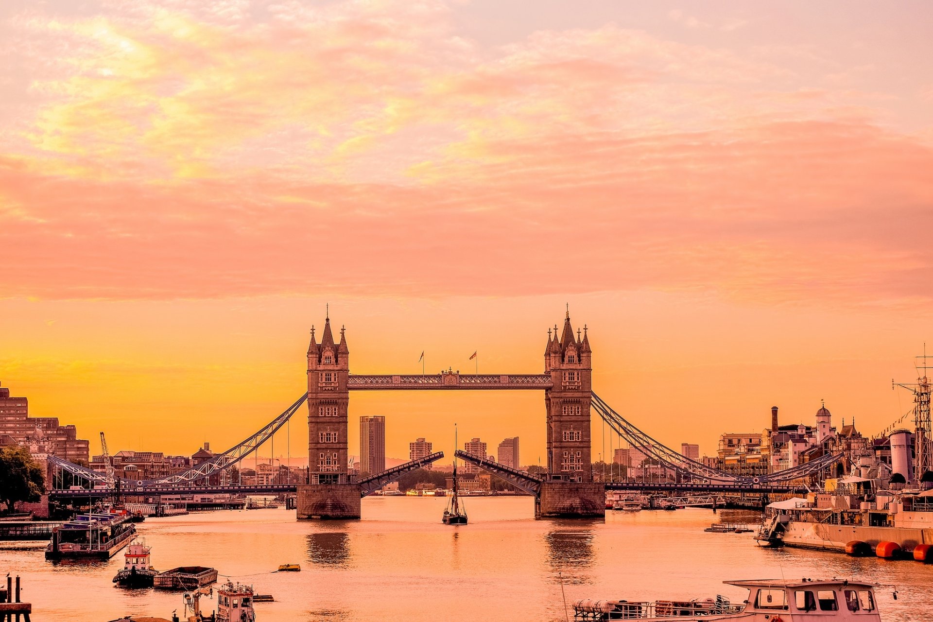 Twilight over London’s Tower Bridge on the Thames – Stunning UK HD ...