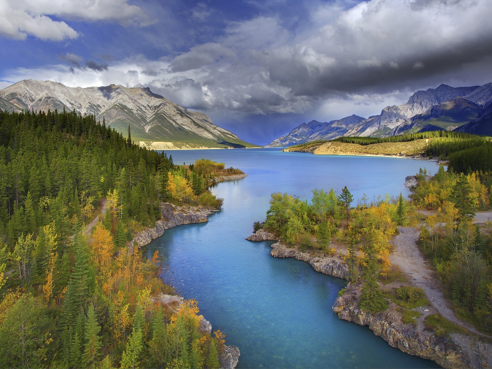 Stunning Canadian Landscape: HD Wallpaper of Forest, Lake, and Mountains
