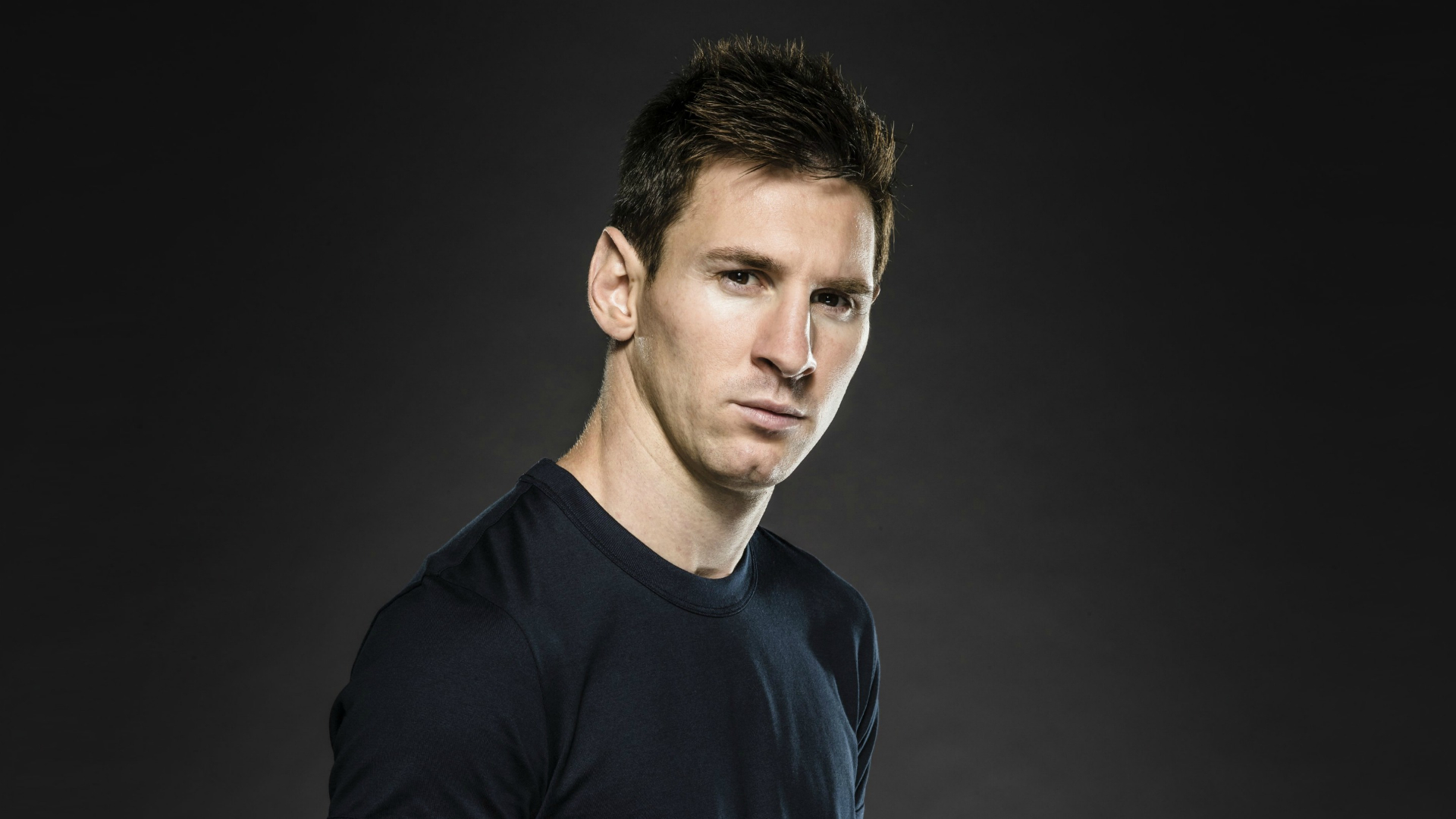 Lionel Messi HD Wallpaper – Dynamic Pose