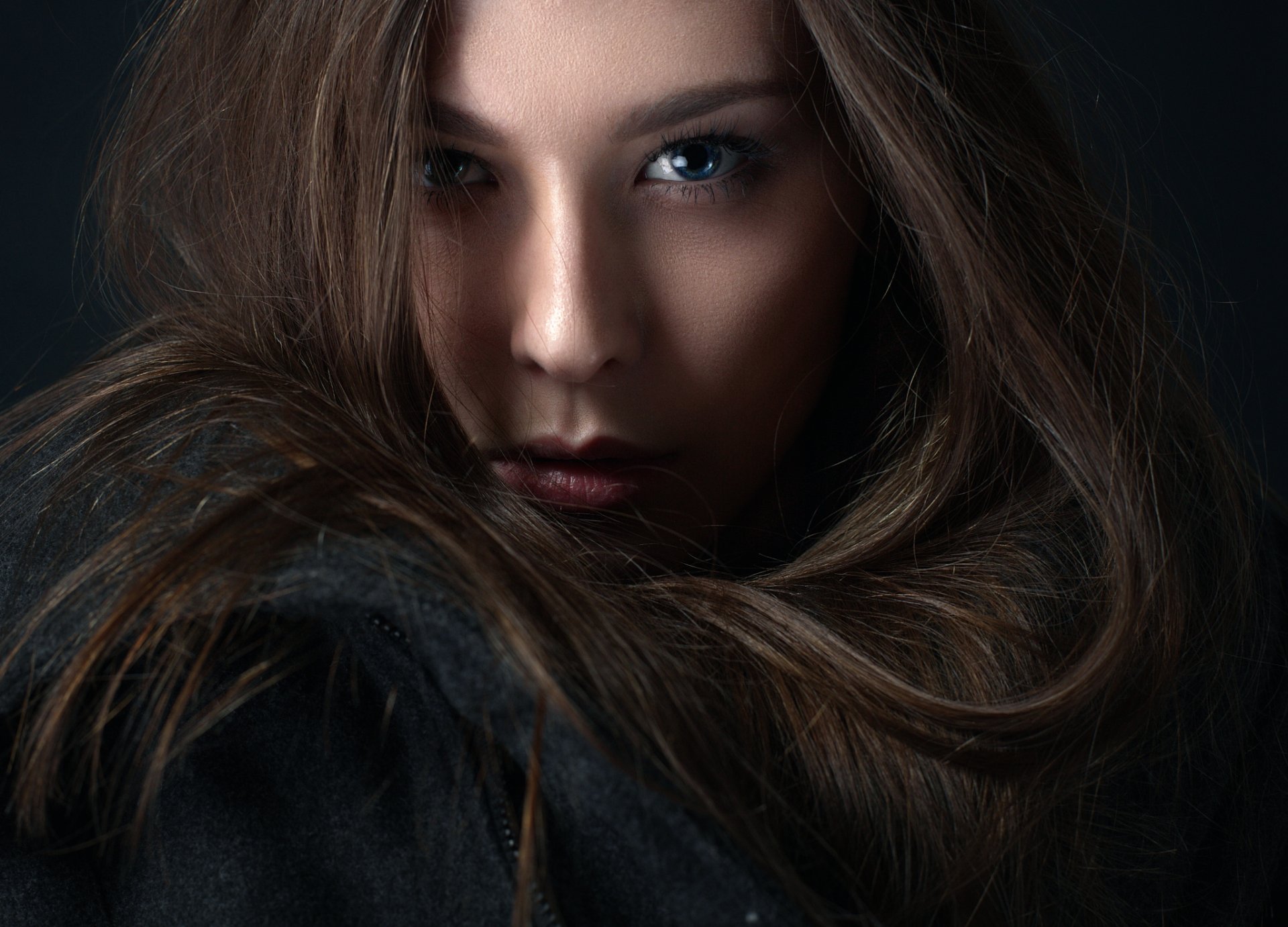 Azure Gaze: Brunette Model HD Portrait by Roman Filippov | 2048x1473 ...