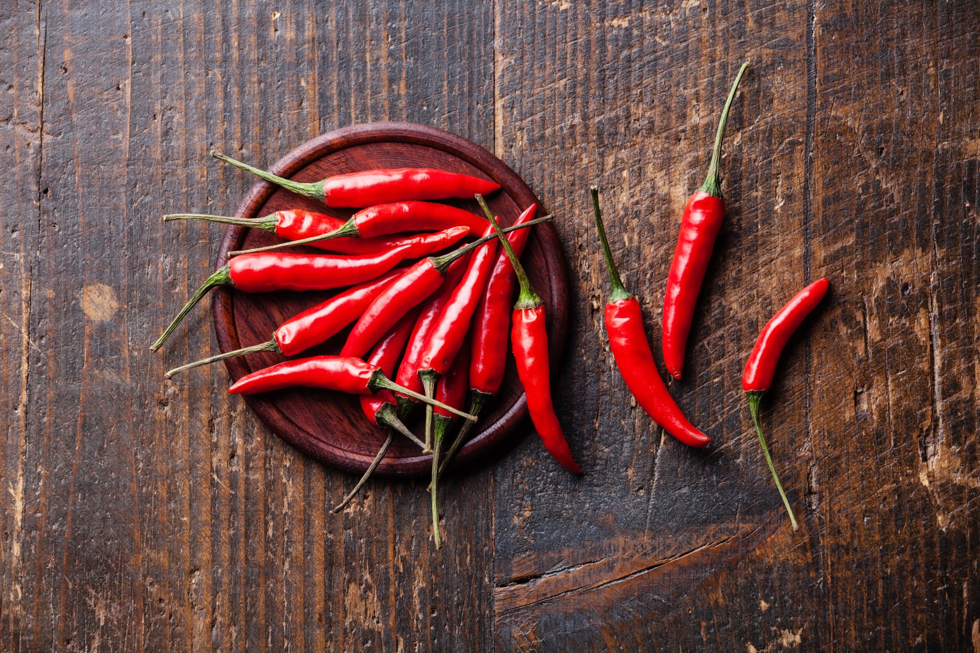 Fiery Red Peppers: Stunning 4K Still Life Food Wallpaper