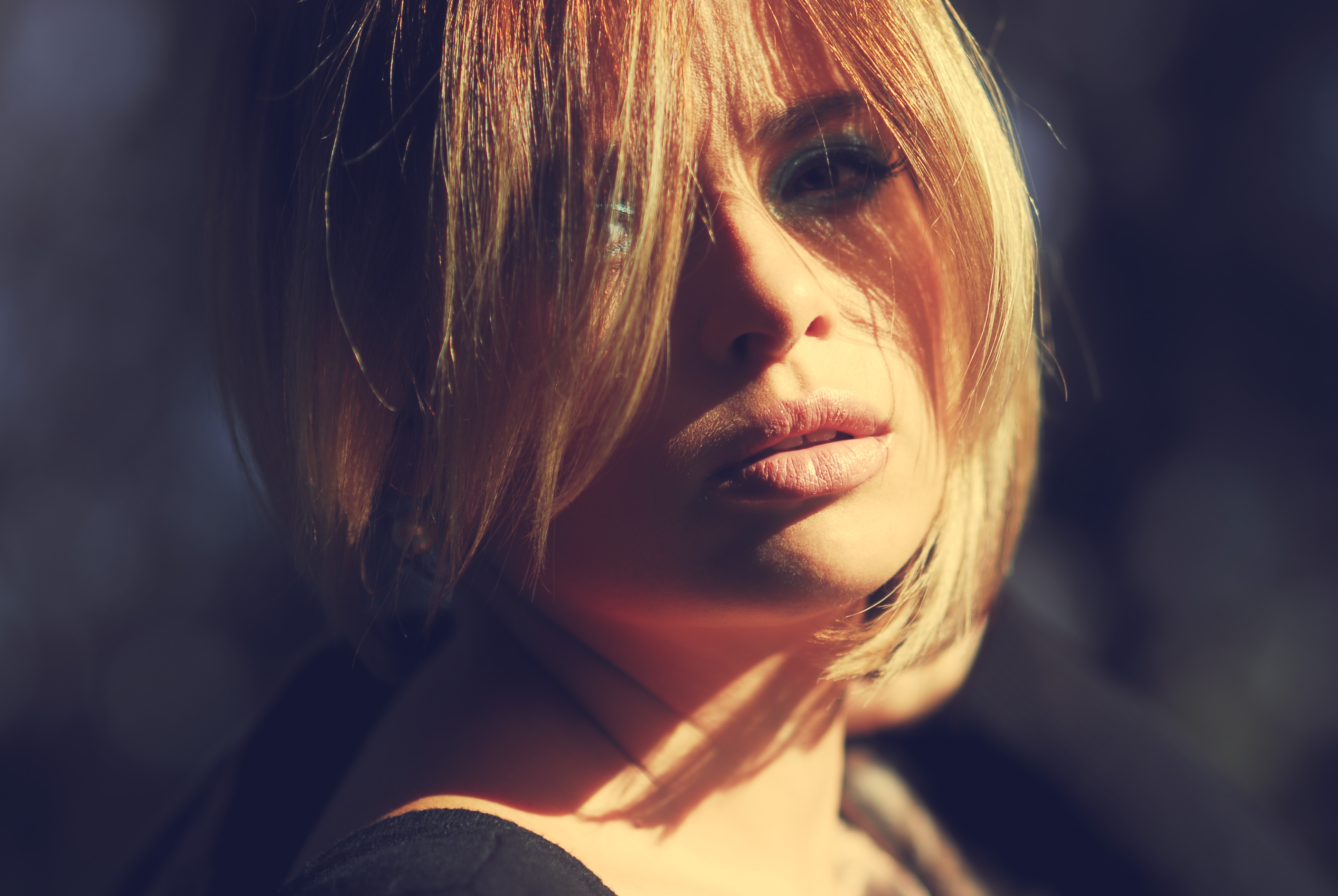 Download Sunny Blonde Model Woman Face 4k Ultra HD Wallpaper