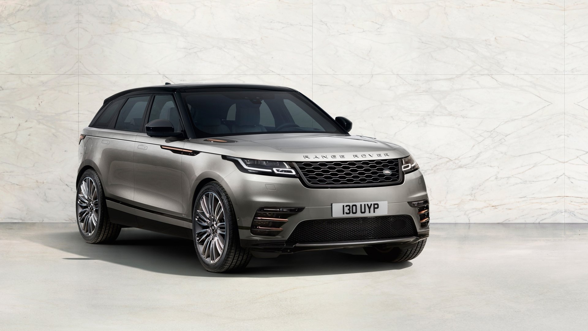 Silver Range Rover SUV – 4K Ultra HD Luxury Vehicle Wallpaper