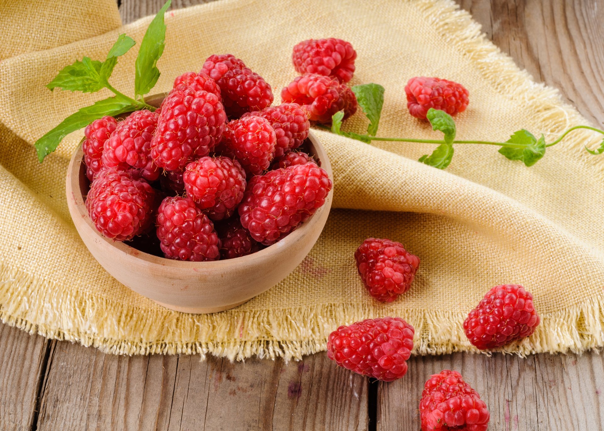 Download Still Life Fruit Food Raspberry 4k Ultra HD Wallpaper