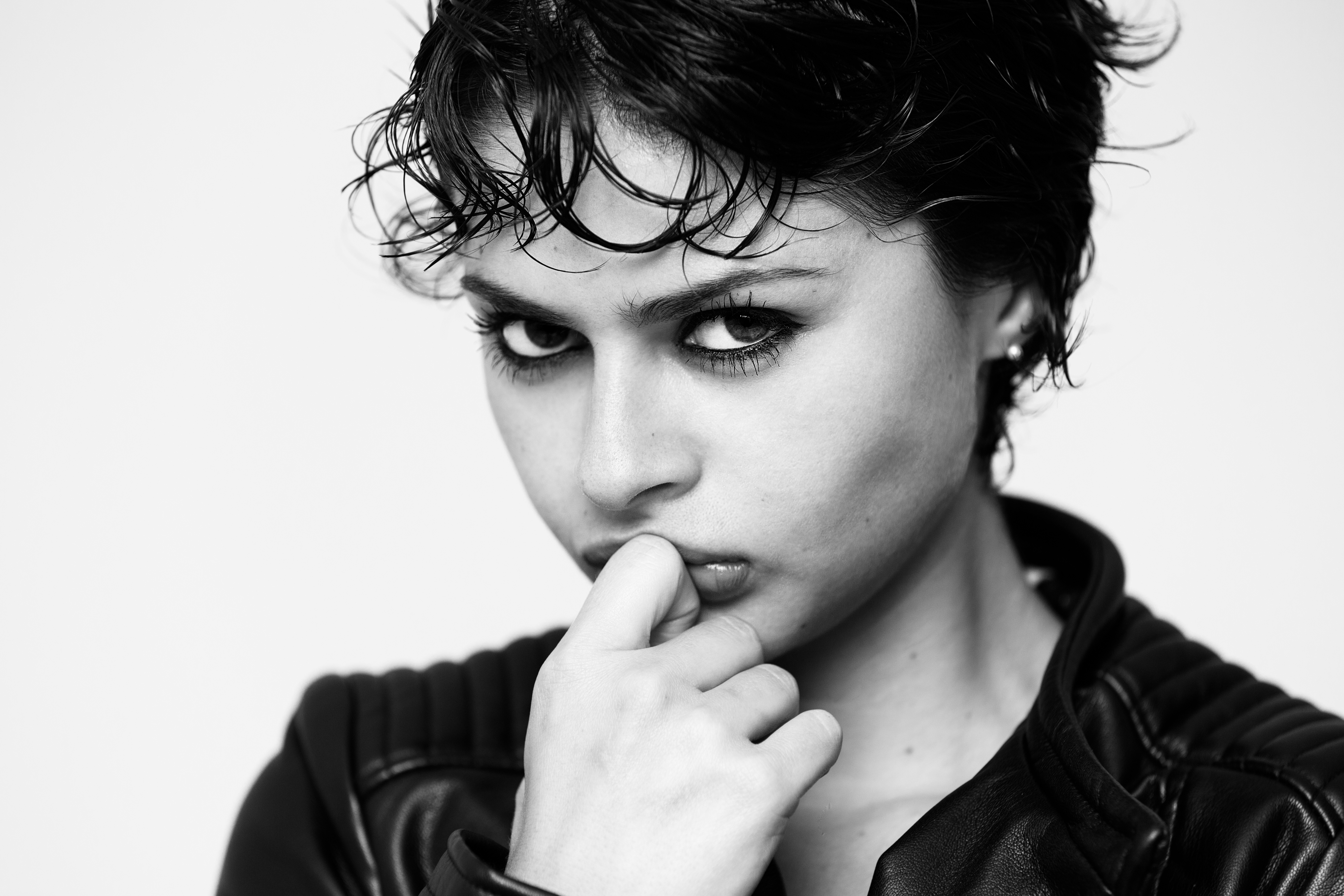 Download Short Hair Monochrome Black & White Model Woman Face 4k Ultra ...