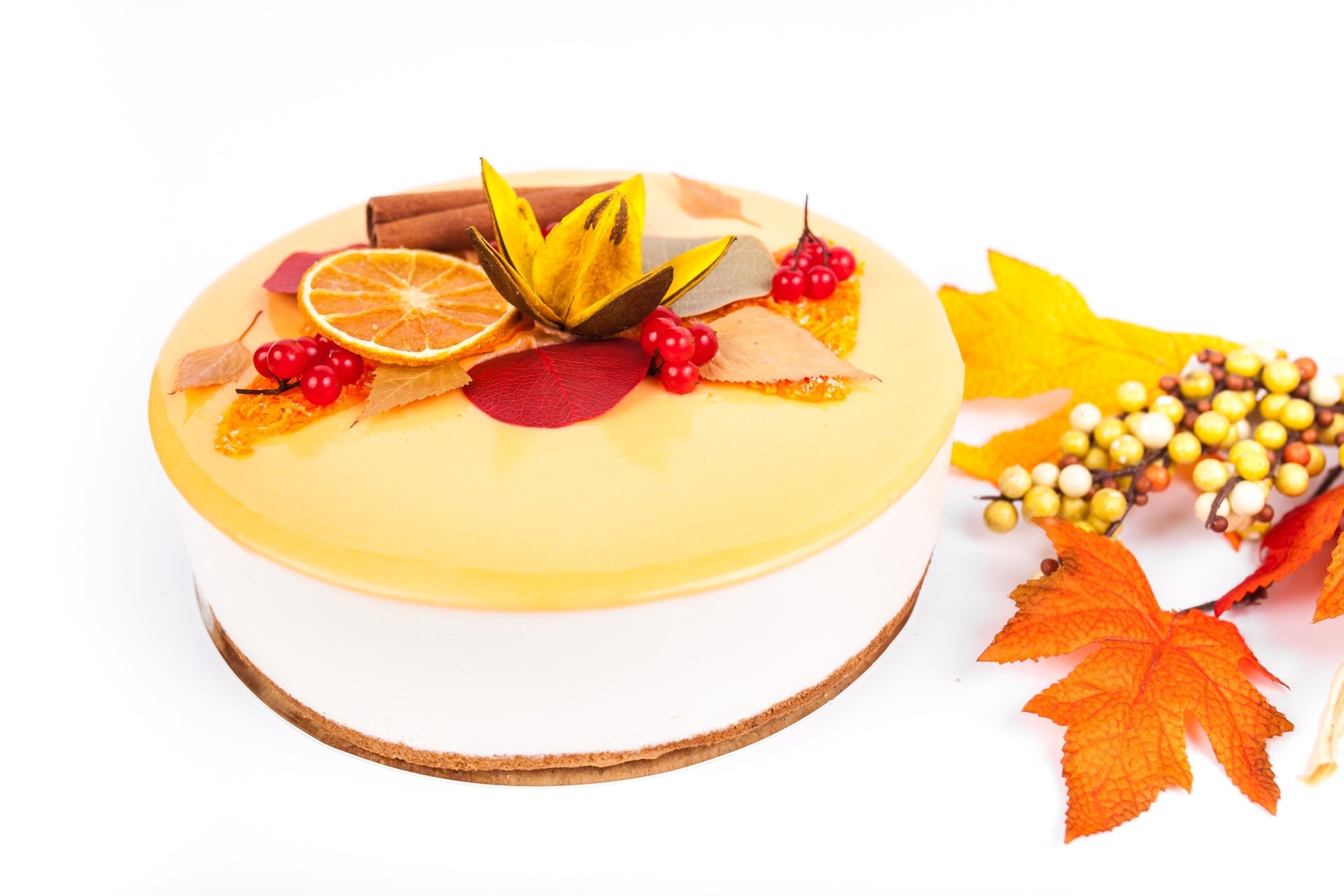 Decadent 4K Pastry Delight: Autumn-Inspired Cake Masterpiece