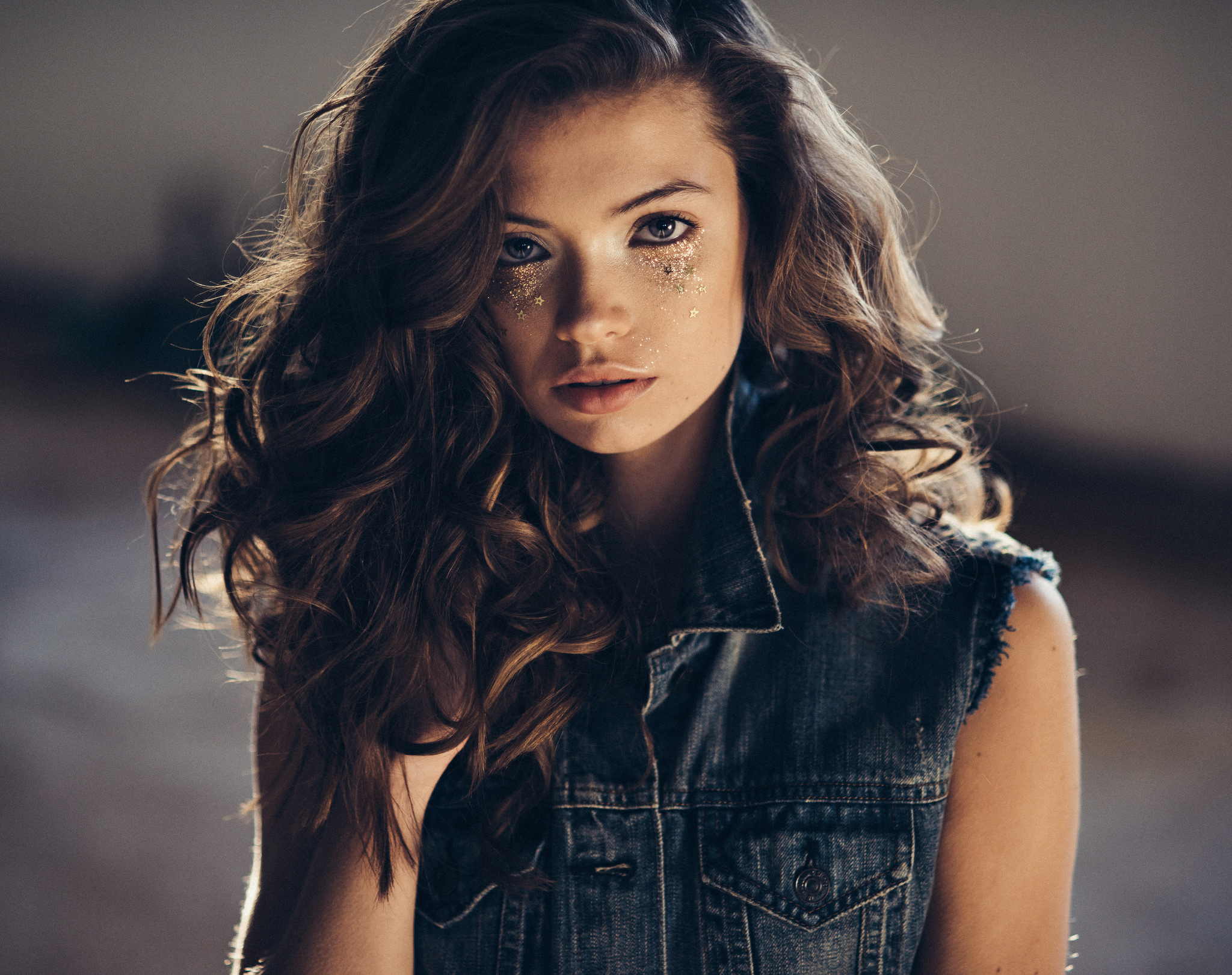 Download Blue Eyes Brunette Face Woman Model HD Wallpaper