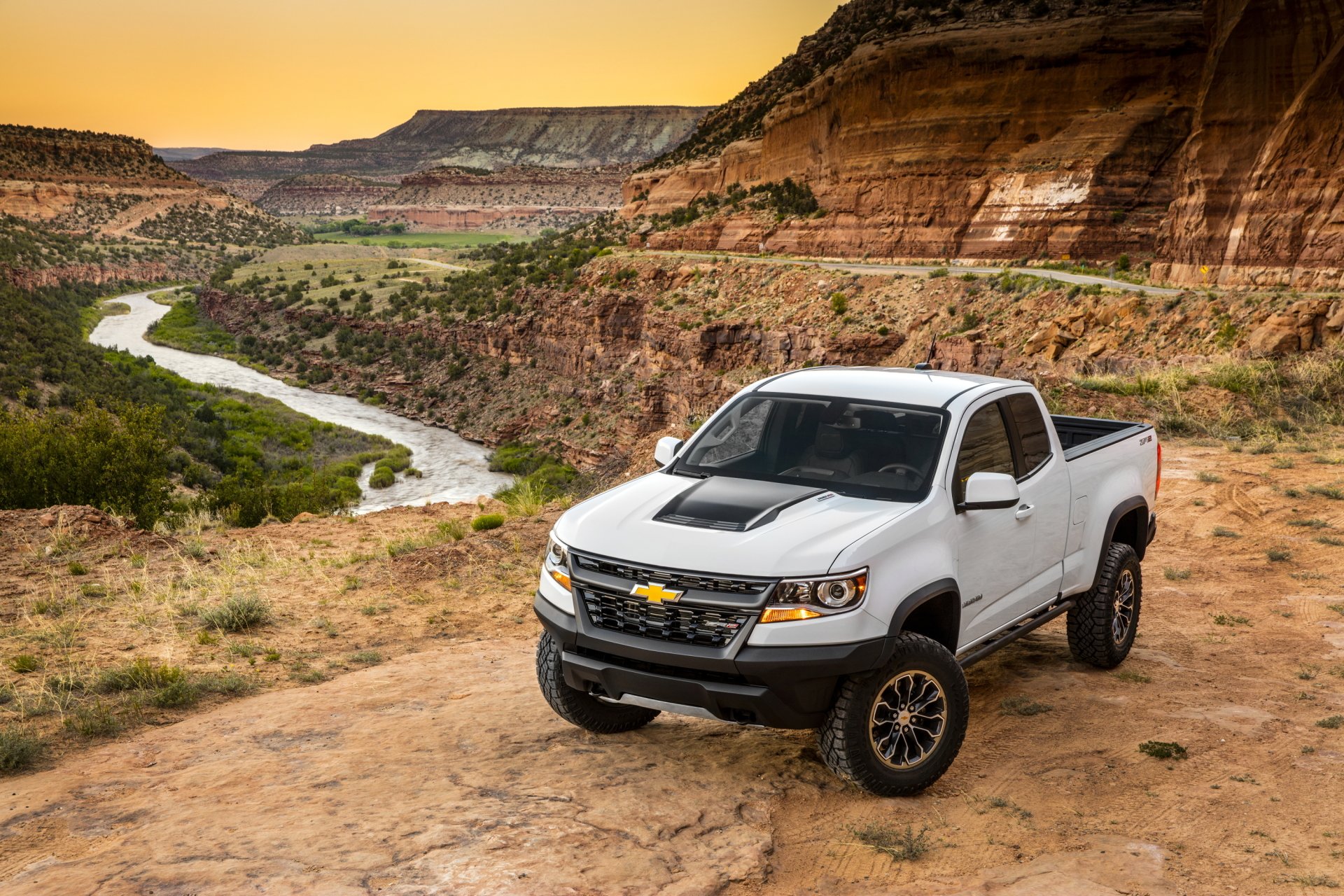 Download White Car Car Chevrolet Vehicle Chevrolet Colorado HD Wallpaper