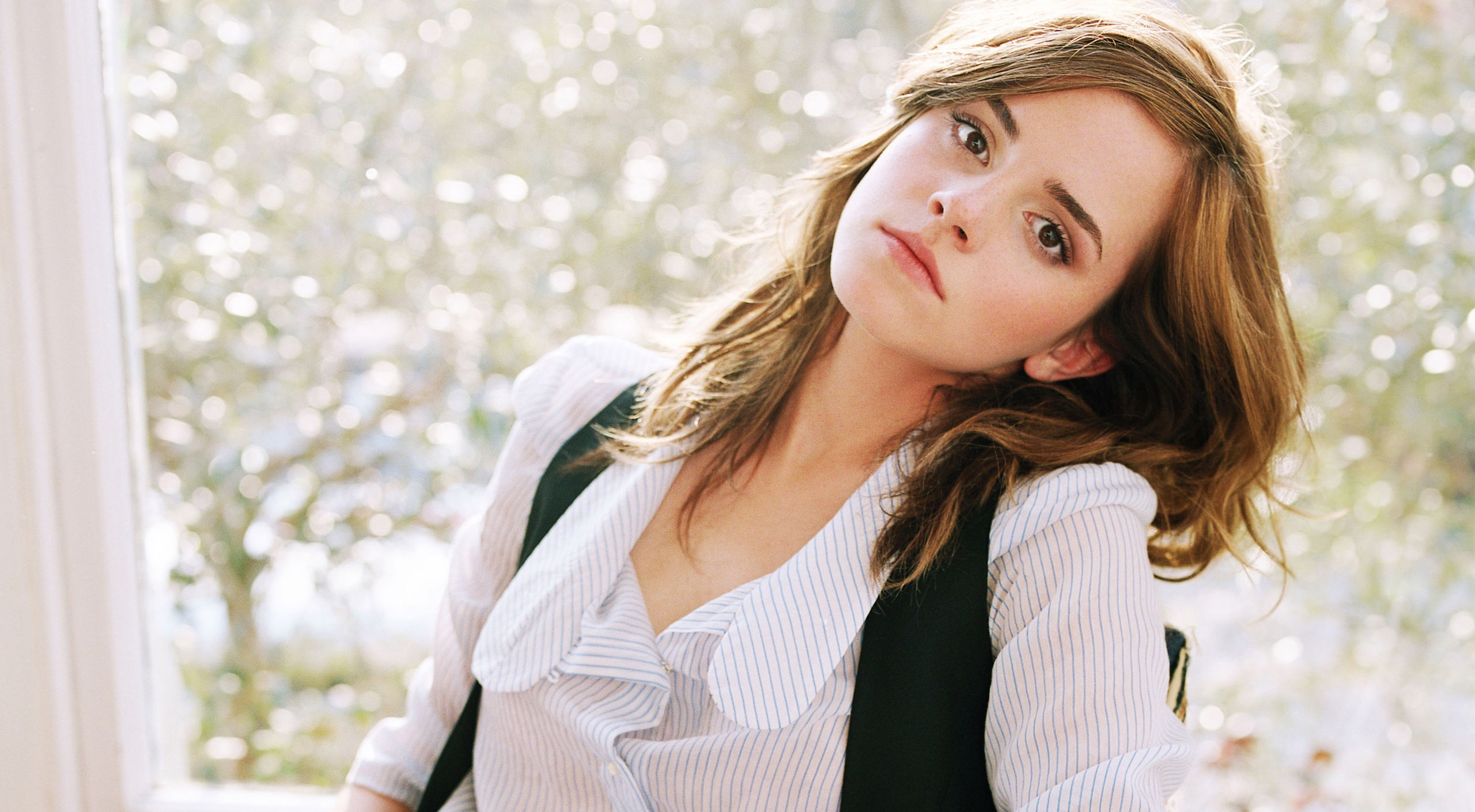 Download English Actress Celebrity Emma Watson HD Wallpaper