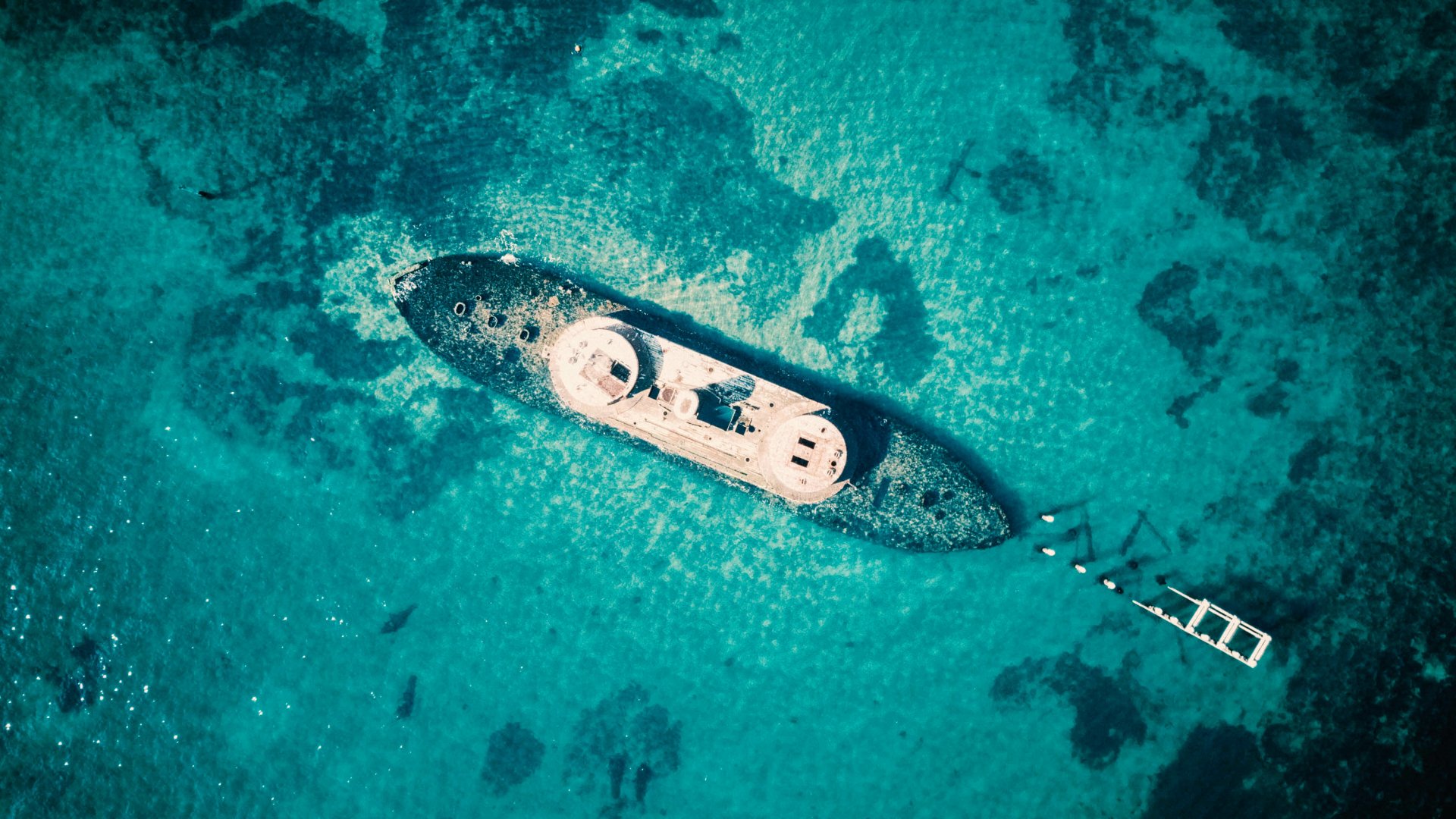 Download Vehicle Wreck HD Wallpaper