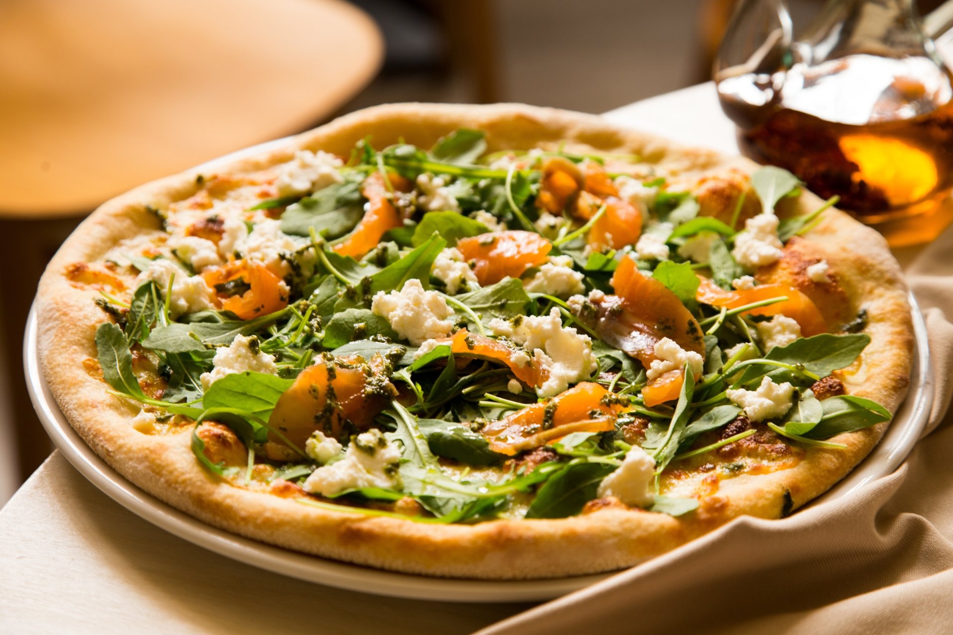 4K Ultra HD Gourmet Pizza Delight with Fresh Greens and Creamy Cheese ...