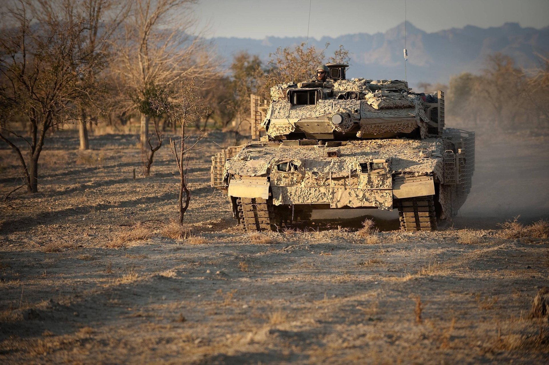 Download Tank Military Leopard 2 HD Wallpaper