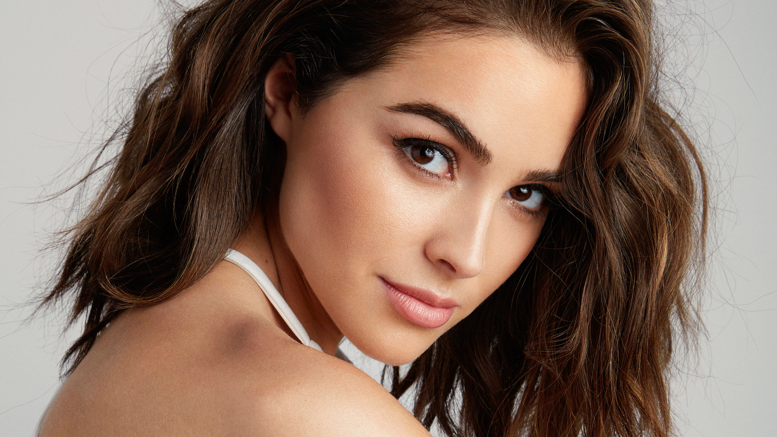 Download Stare Brunette Brown Eyes Face American Model Celebrity Olivia Culpo HD Wallpaper